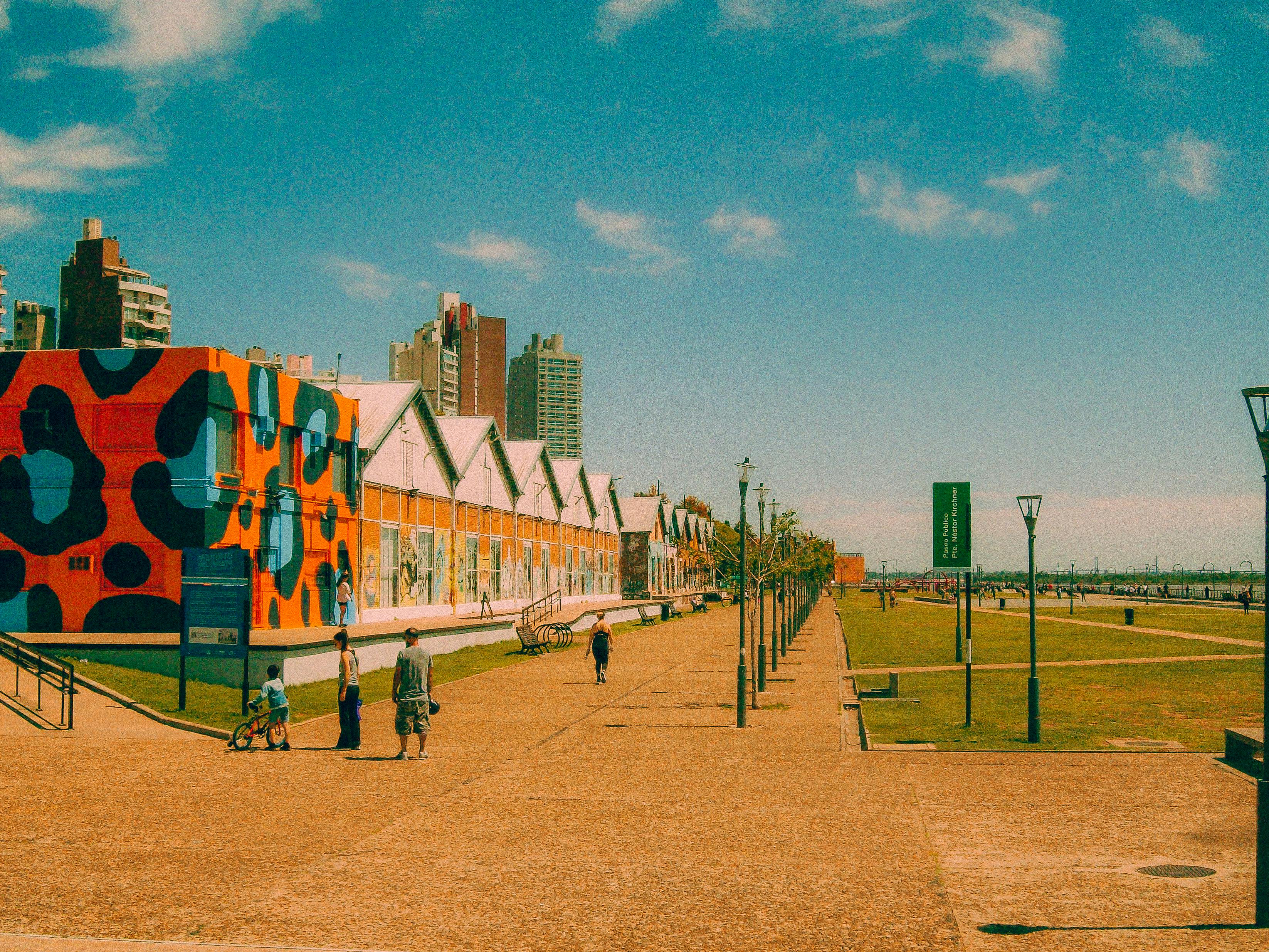 Colorful Street Scene in Rosario, Argentina · Free Stock Photo