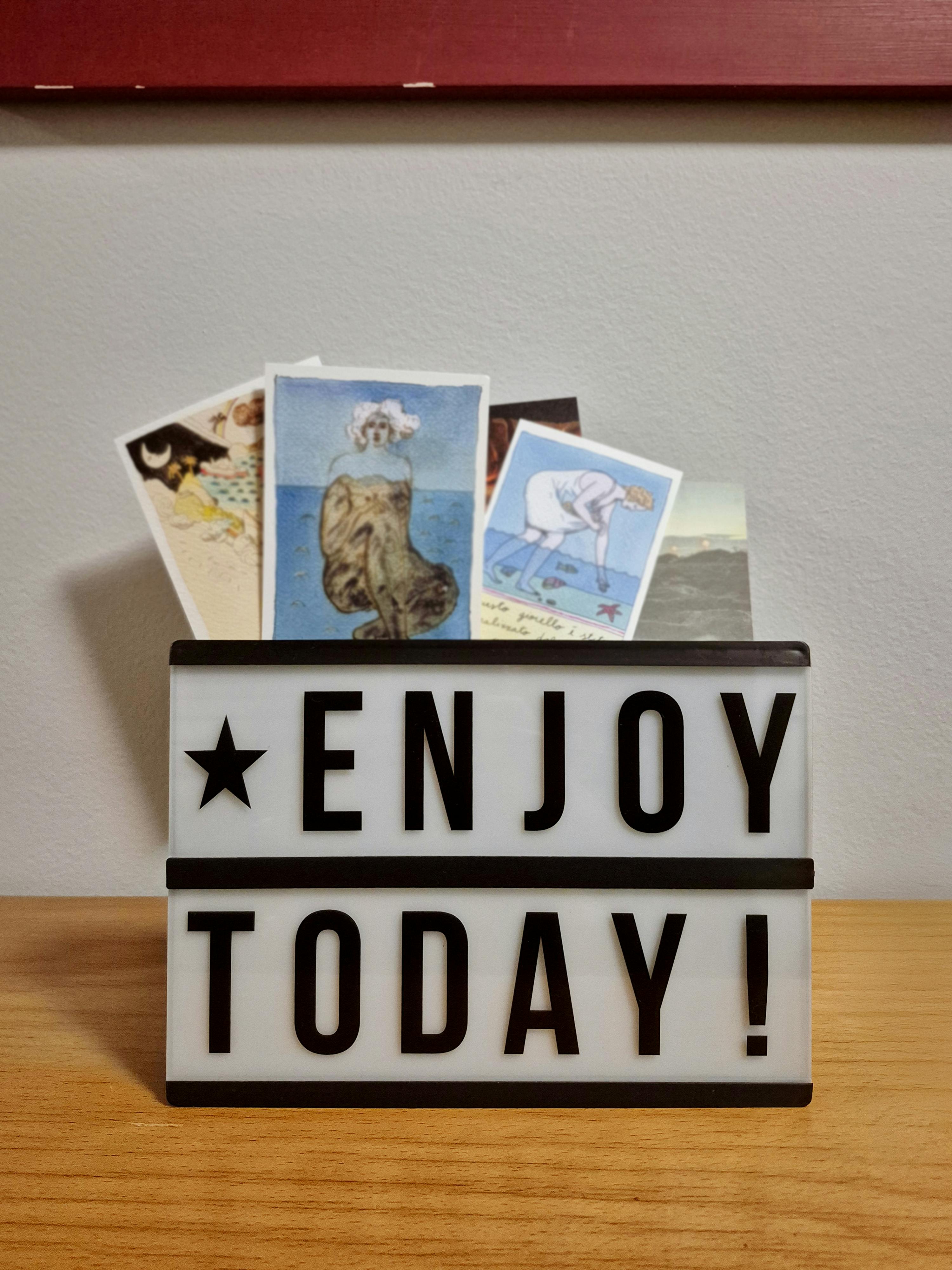 Motivational Sign with Art Cards Display · Free Stock Photo