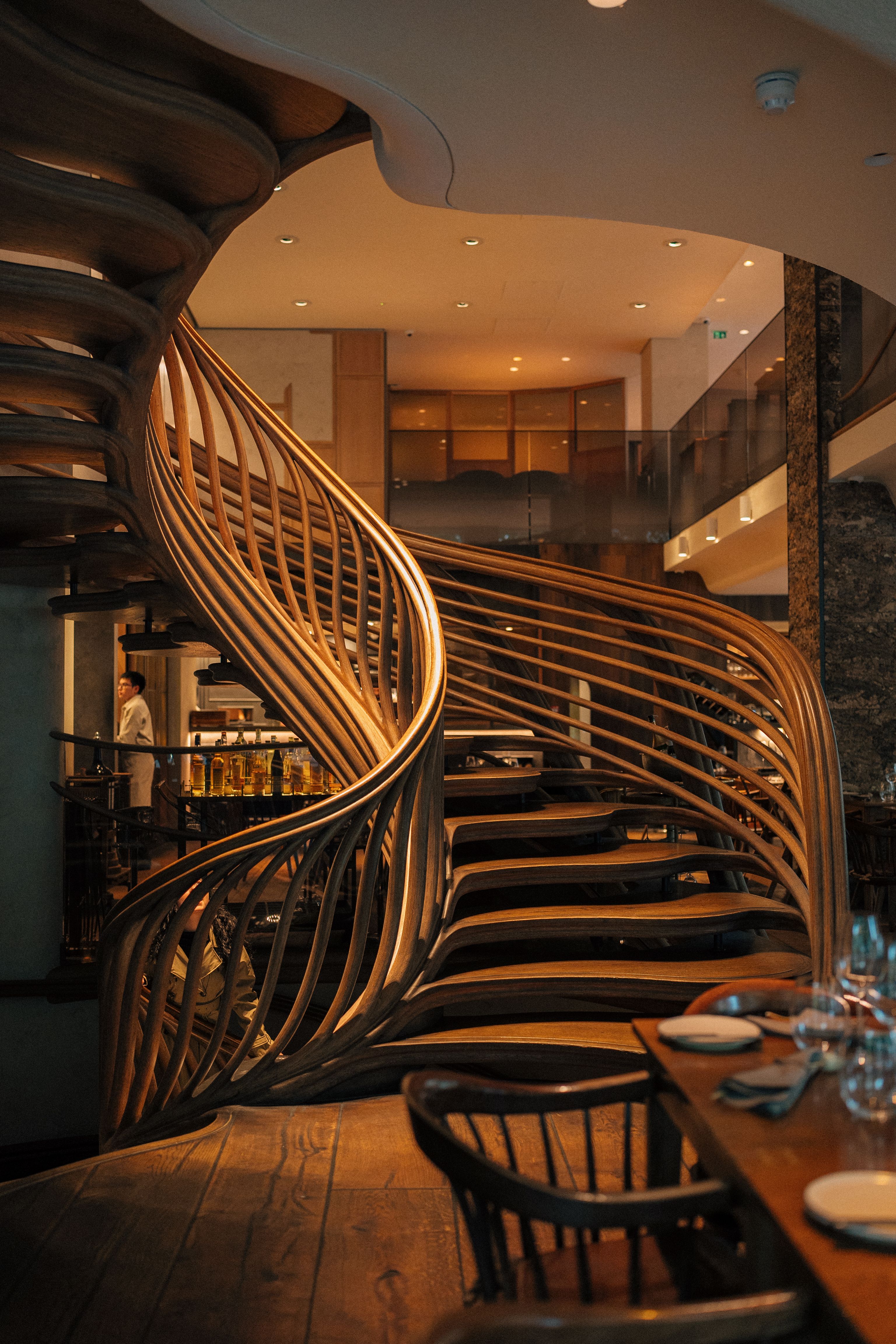 Elegant Spiral Staircase in London Restaurant · Free Stock Photo