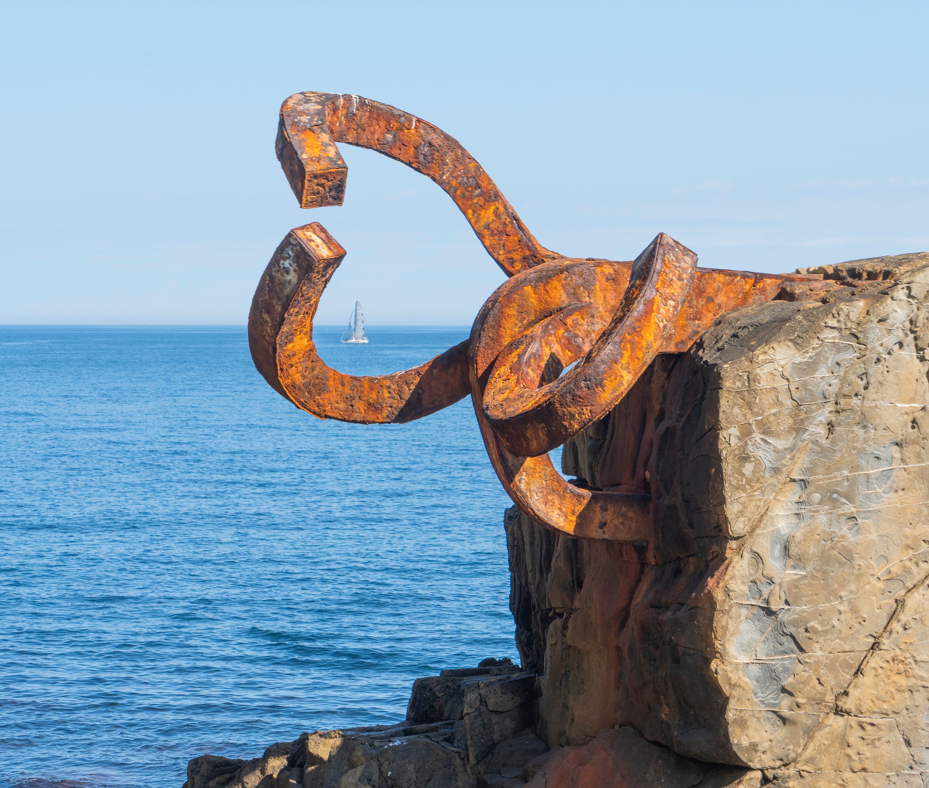 Sculpture Overlooking the Ocean in San Sebastián · Free Stock Photo