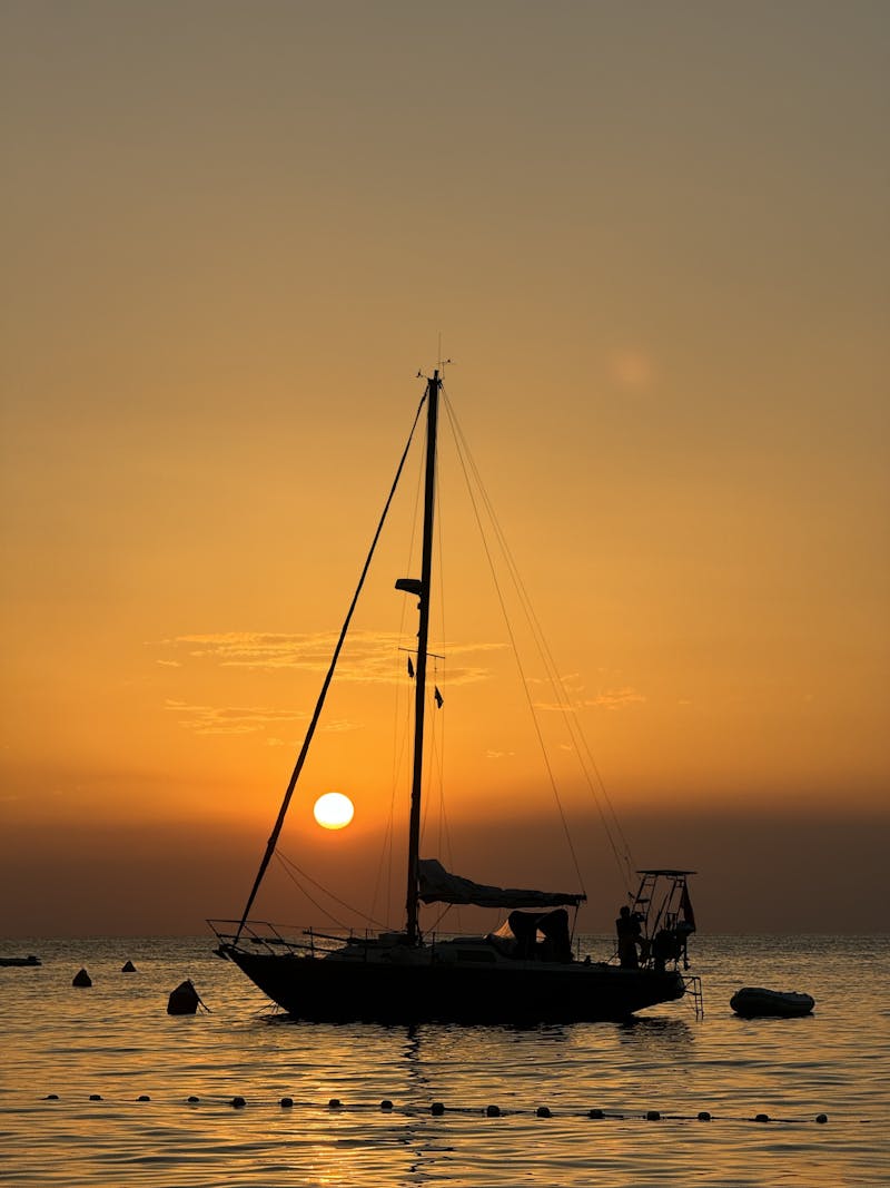 Boat On The Water Photos, Download The BEST Free Boat On The Water ...