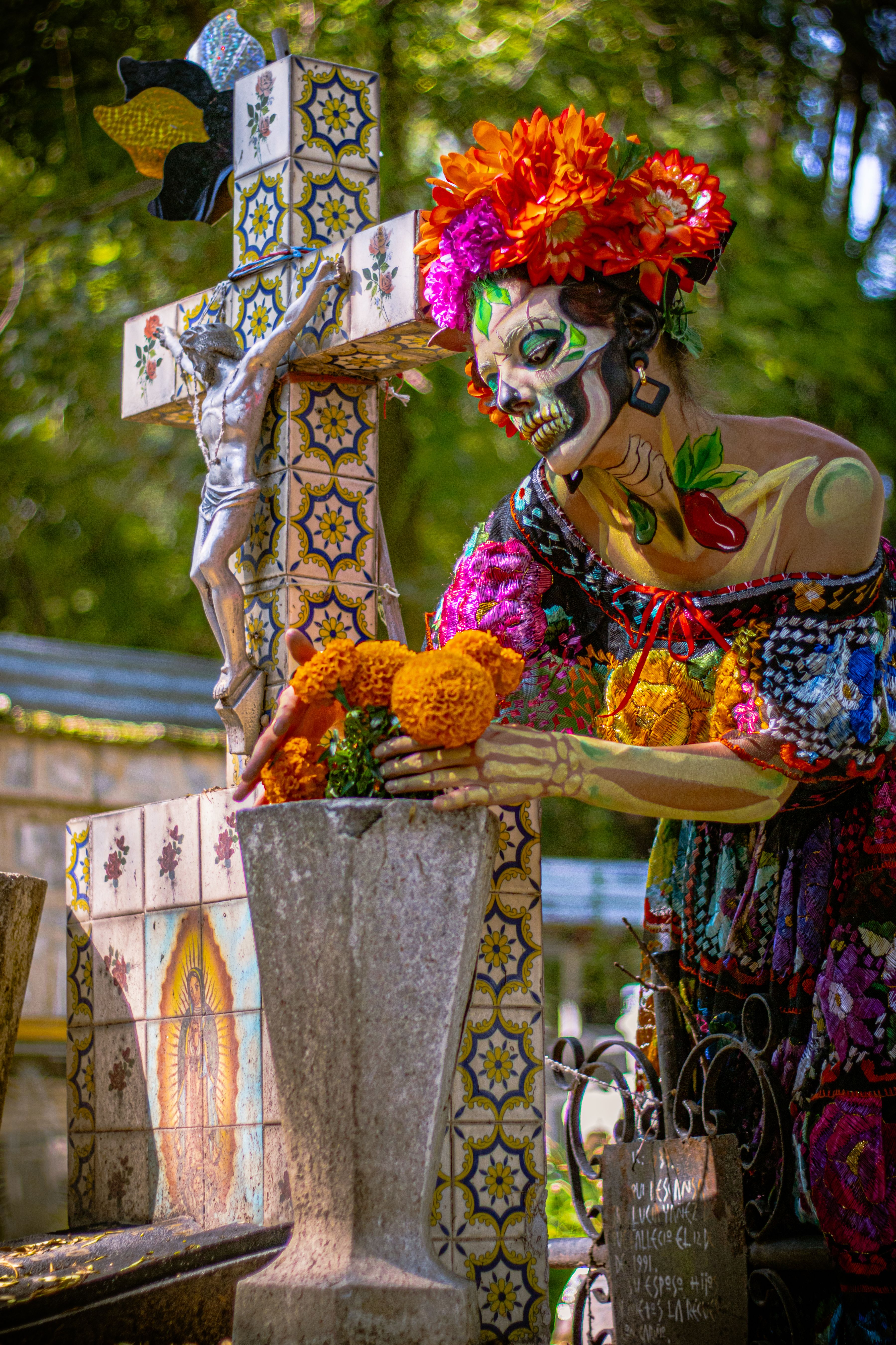 Day of the Dead Catrina in Mexican Cemetery · Free Stock Photo