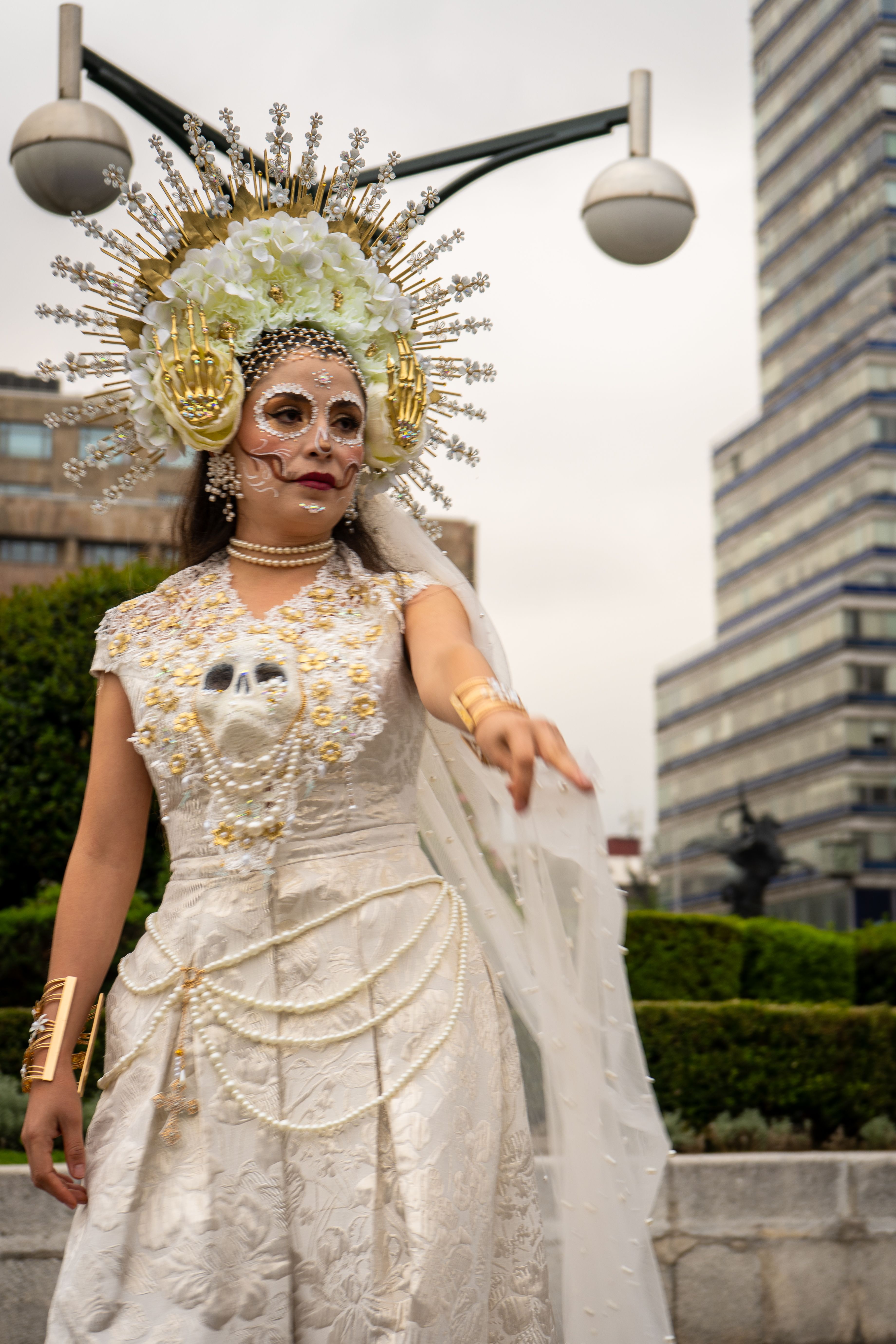 Catrina Elegante Con Traje Tradicional Mexicano · Foto de stock gratuita