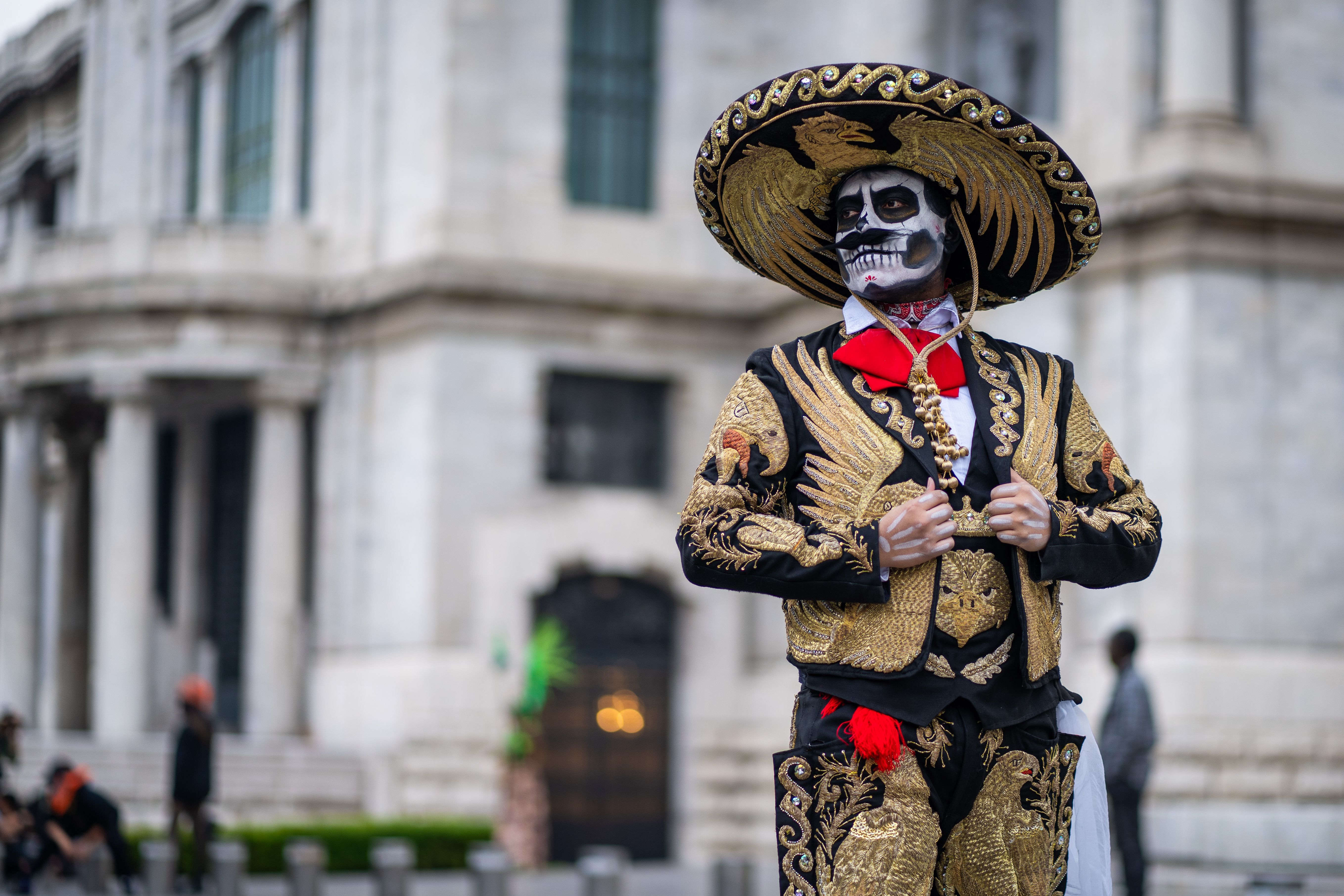 Catrín Mexicano En Traje Tradicional En El Palacio De Bellas Artes ...