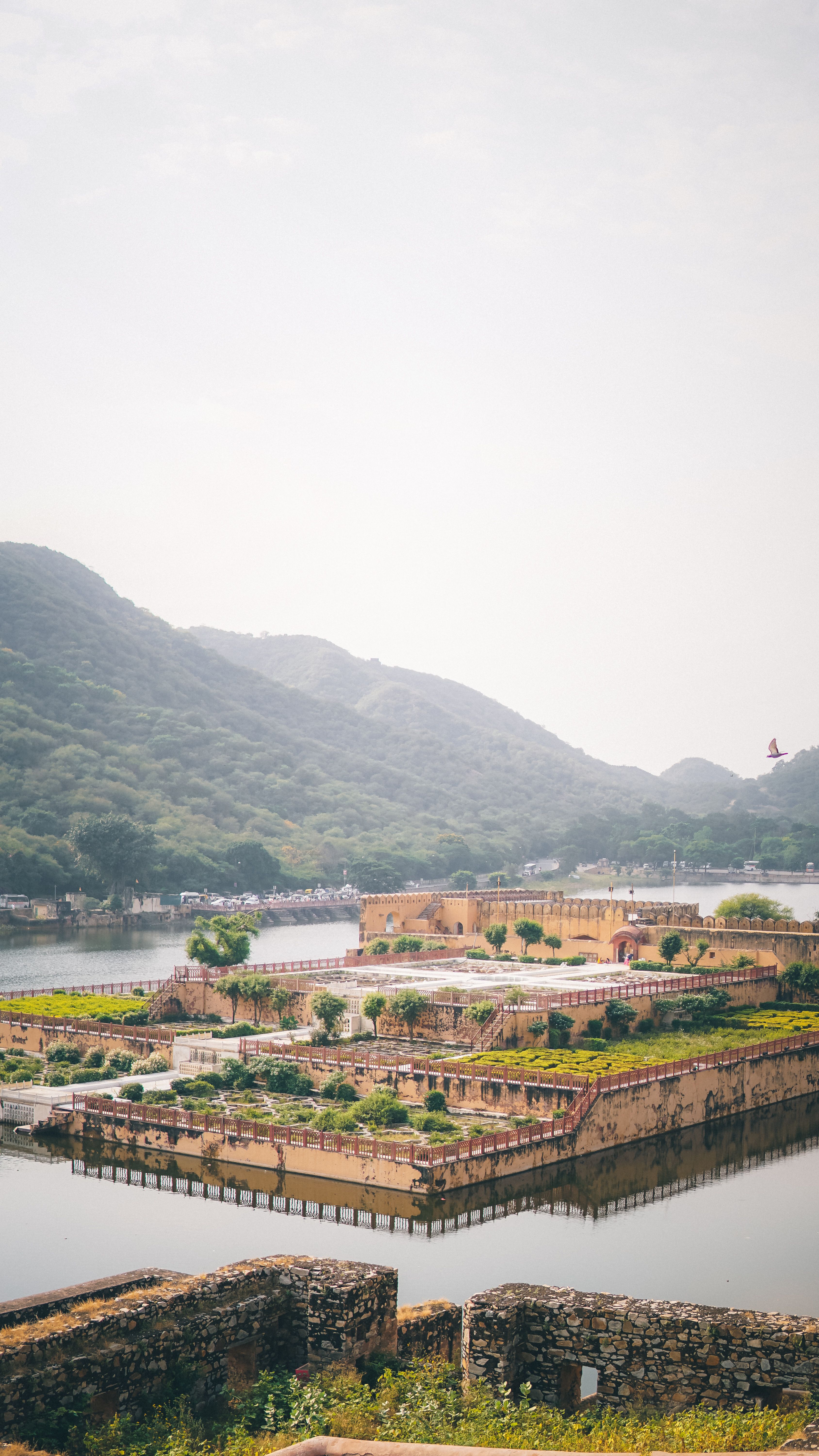 Serene View of Amer Fort Gardens in Jaipur · Free Stock Photo