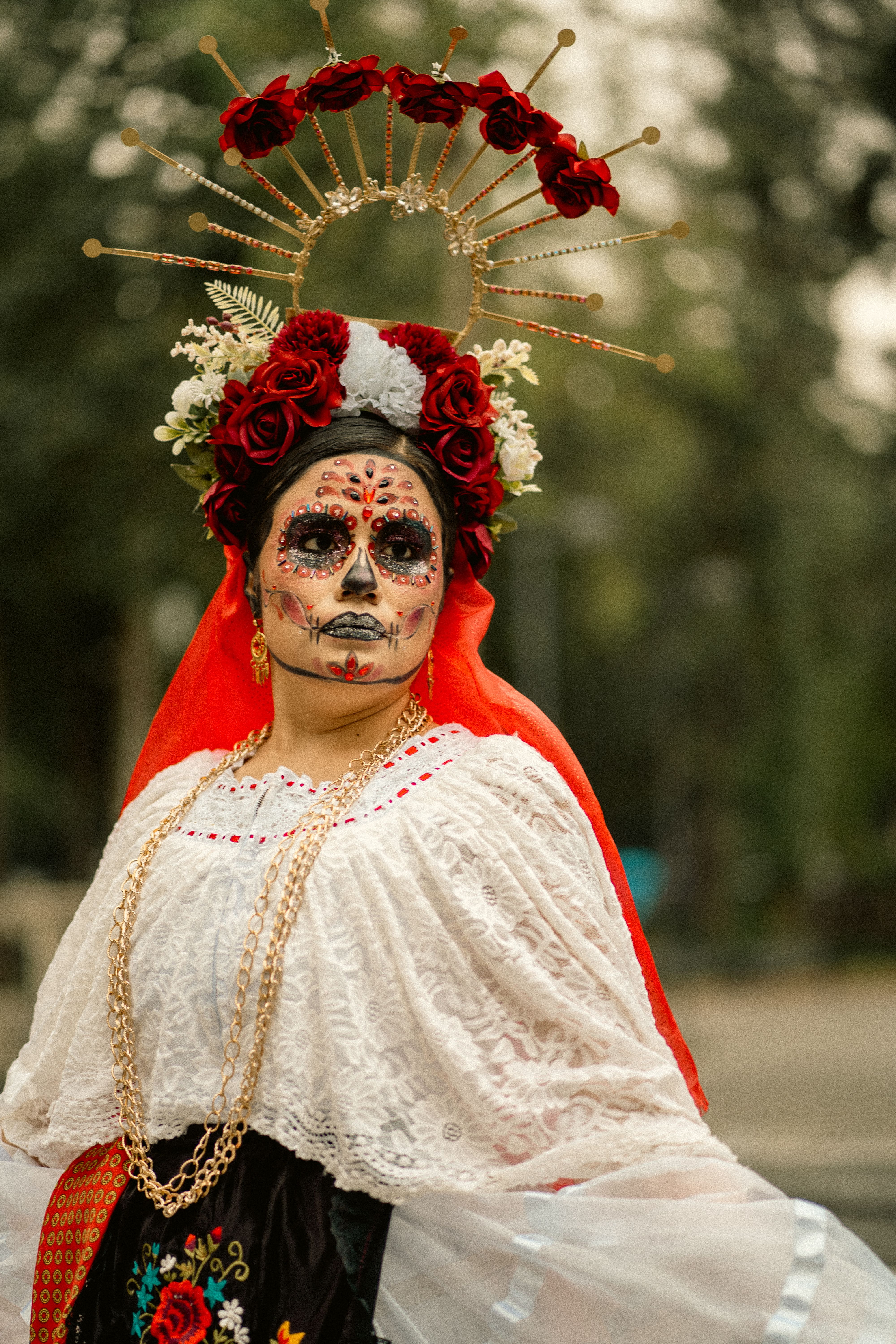Colorful Mexican Catrina Portrait in Park Setting · Free Stock Photo