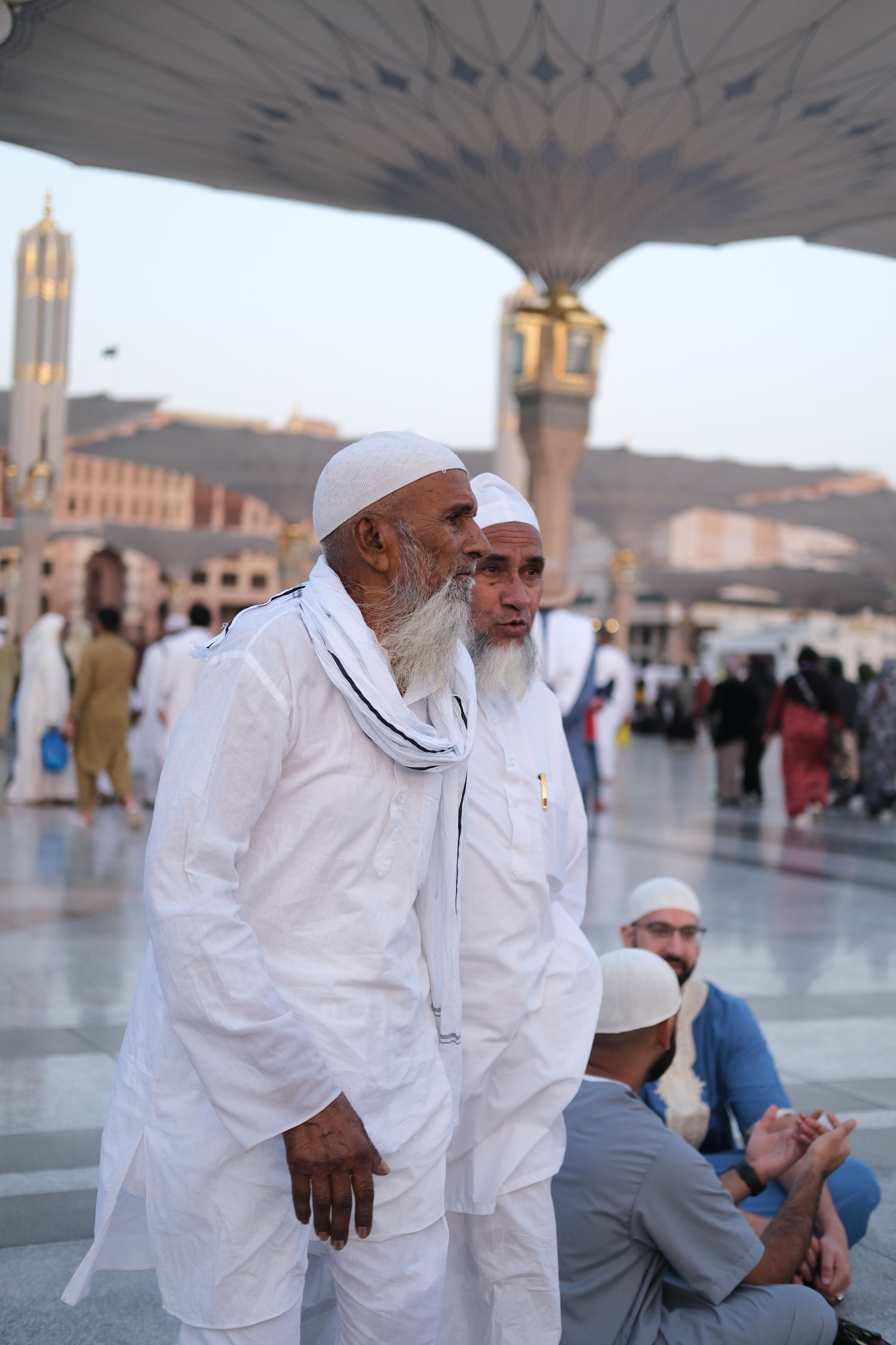 Pilgrims Gathering at Islamic Holy Site · Free Stock Photo
