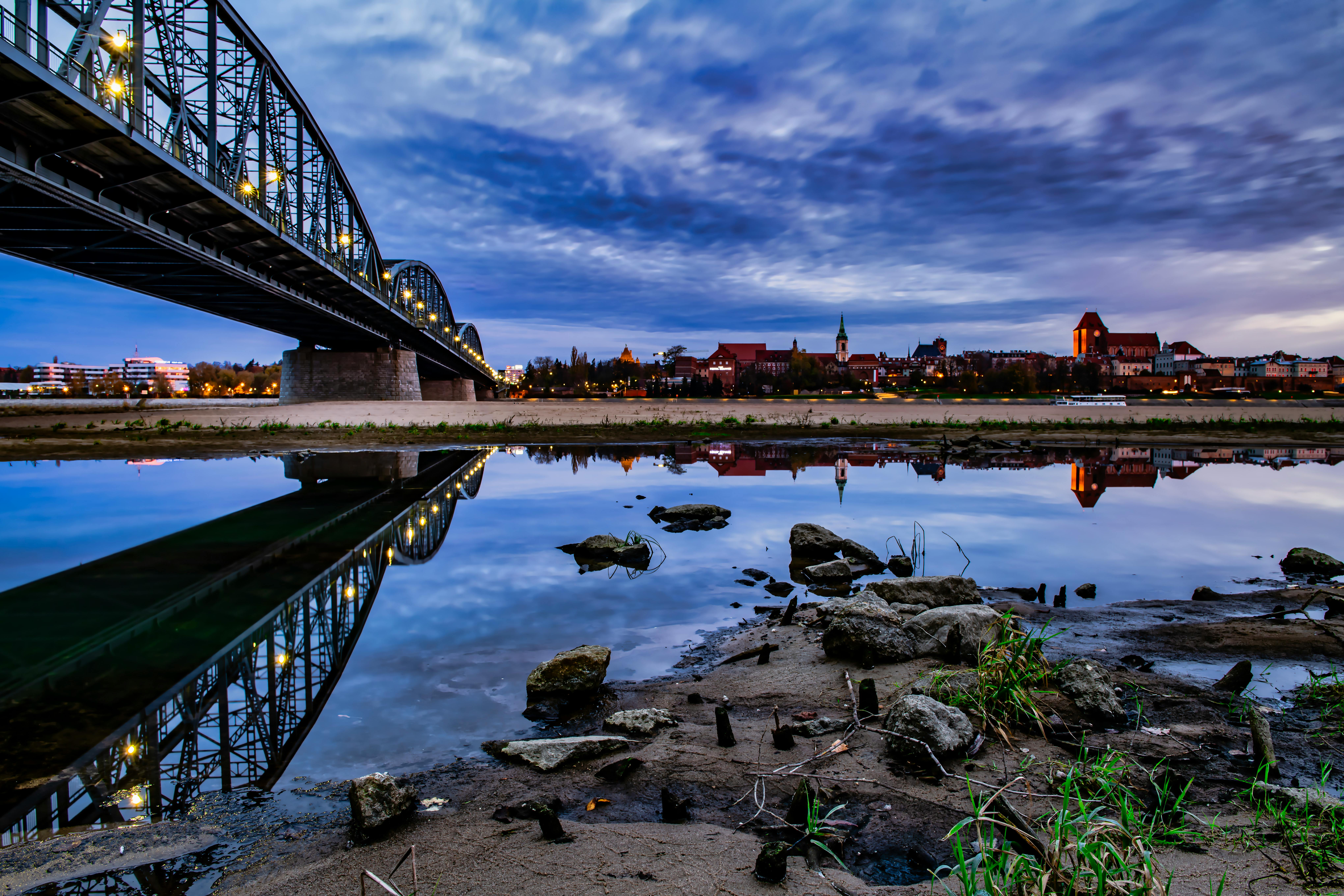 Iconic Toruń Bridge Reflection at Twilight · Free Stock Photo
