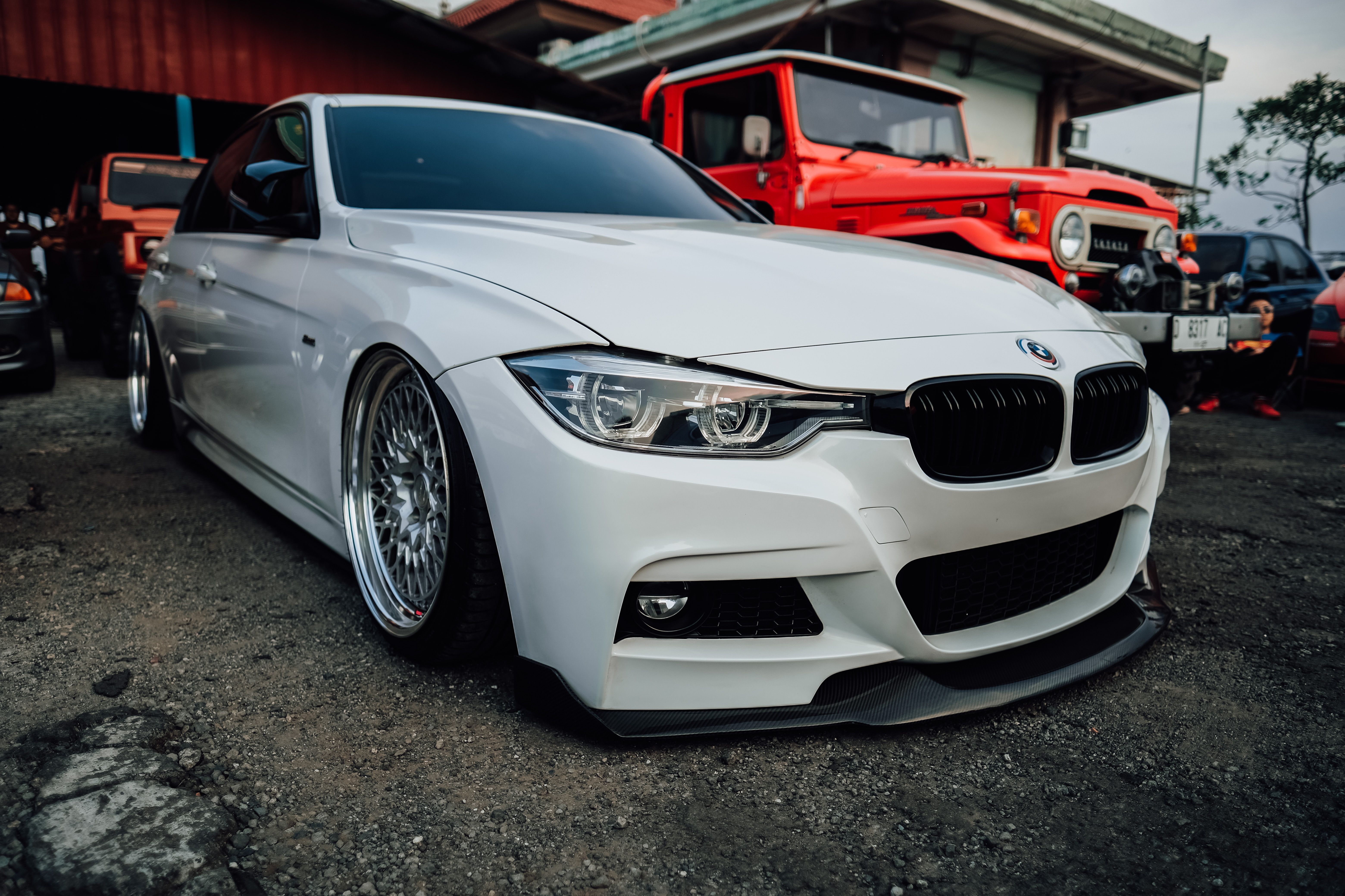 Sleek White Luxury Car on Display in Urban Setting · Free Stock Photo