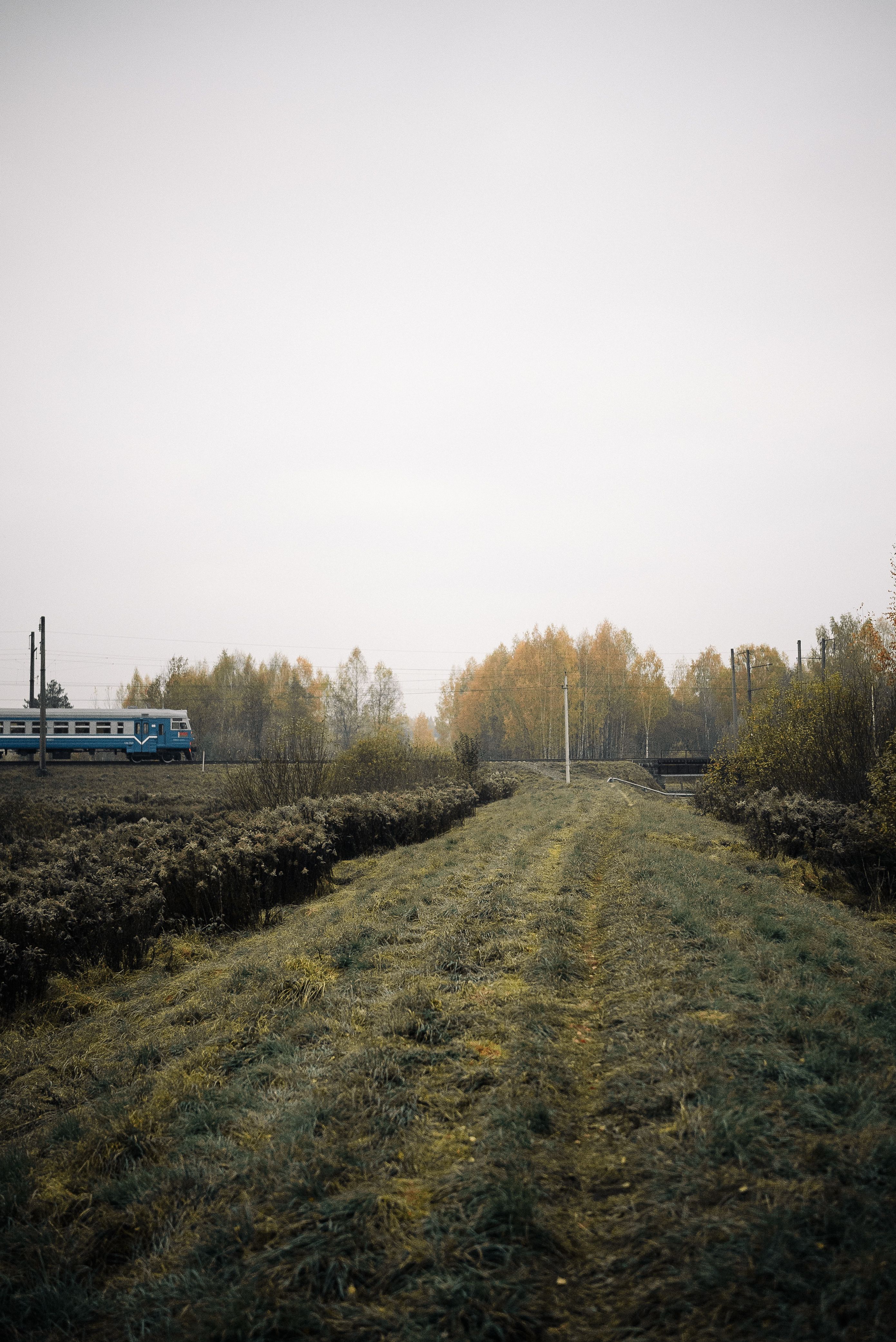 Autumn Train Journey Through Minsk's Scenic Countryside · Free Stock Photo