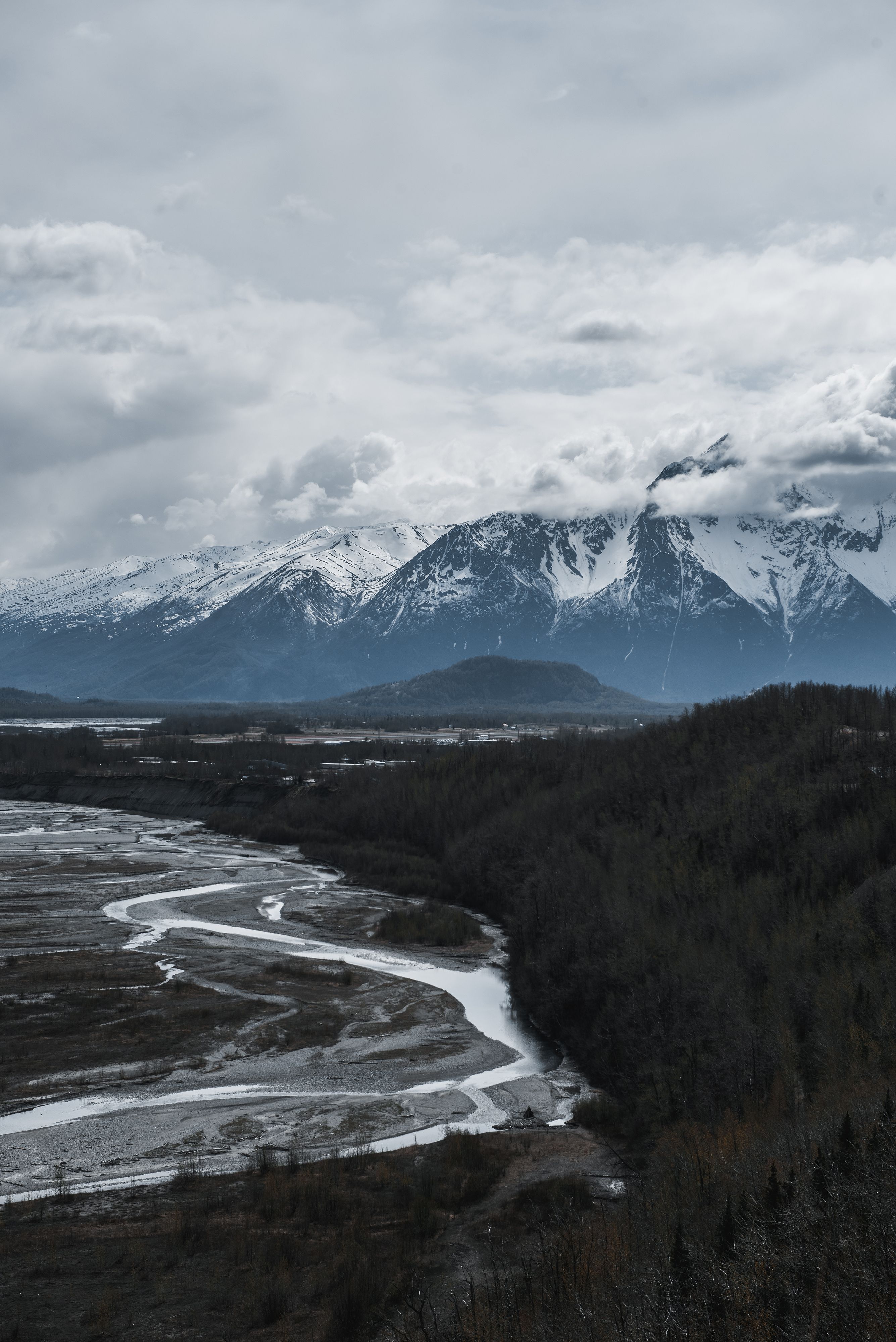 Moody Winter Landscape in Alaska with Snowy Mountains · Free Stock Photo