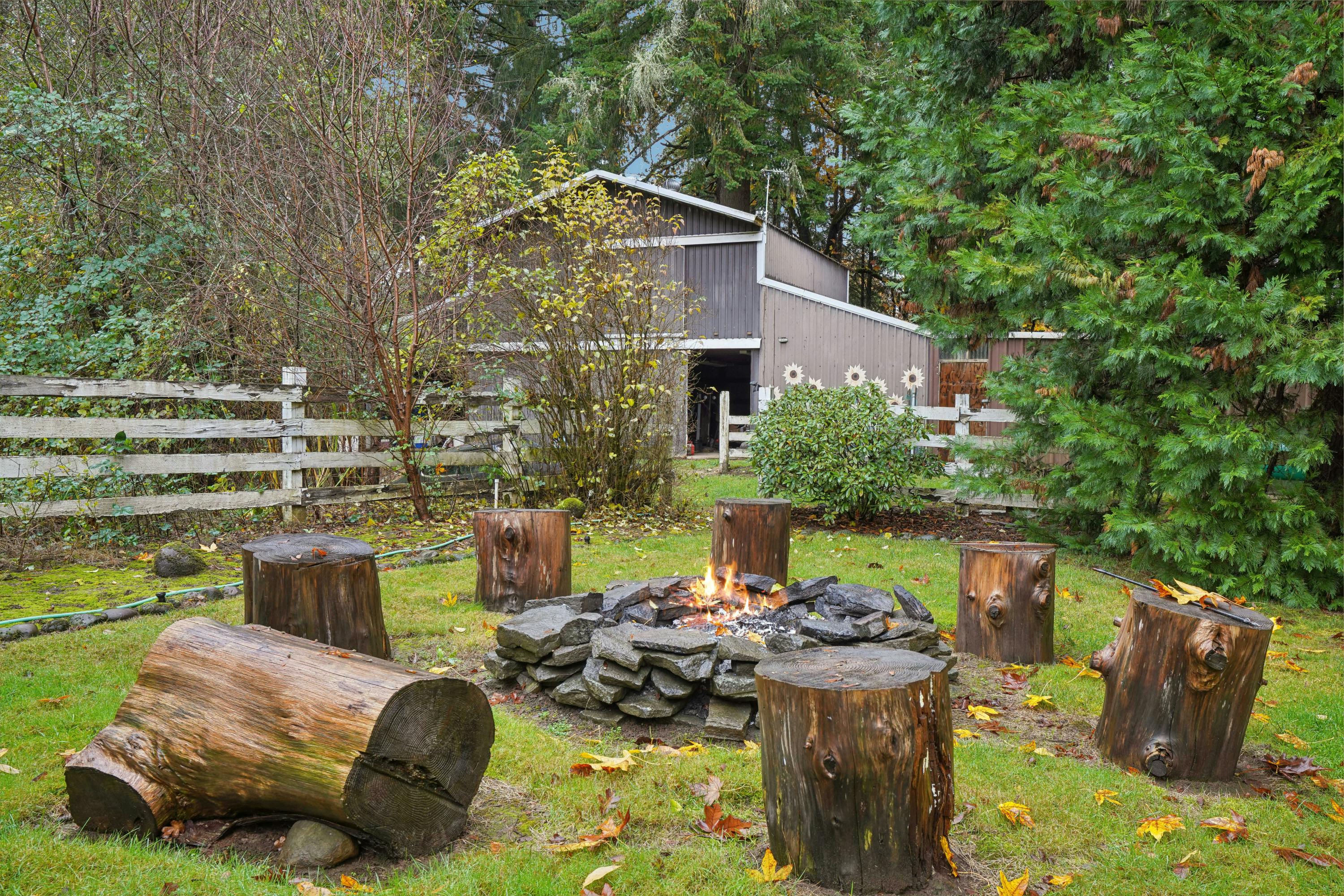 Rustic Backyard Fire Pit with Log Stools · Free Stock Photo