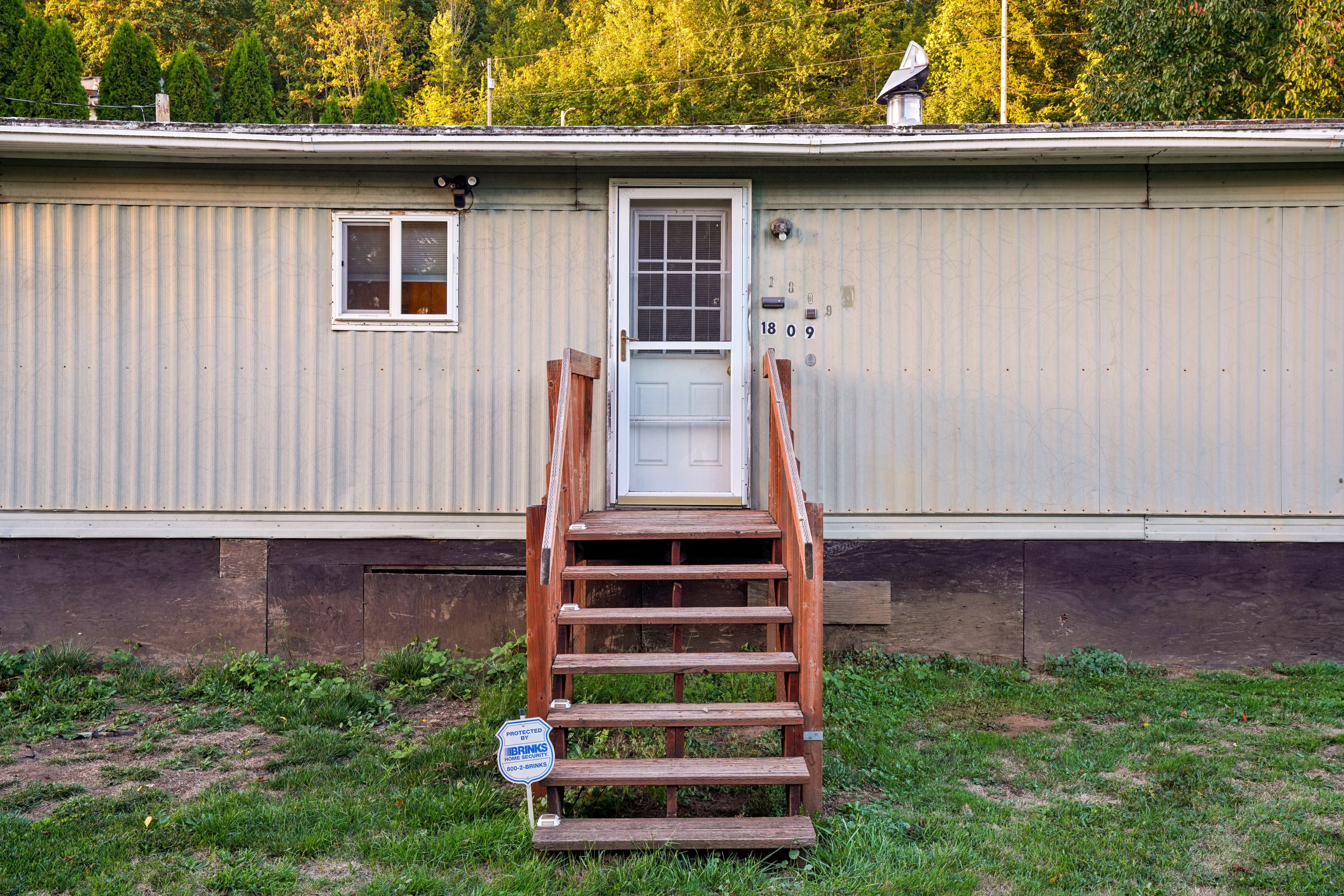 Front Steps of a Mobile Home Exterior View · Free Stock Photo