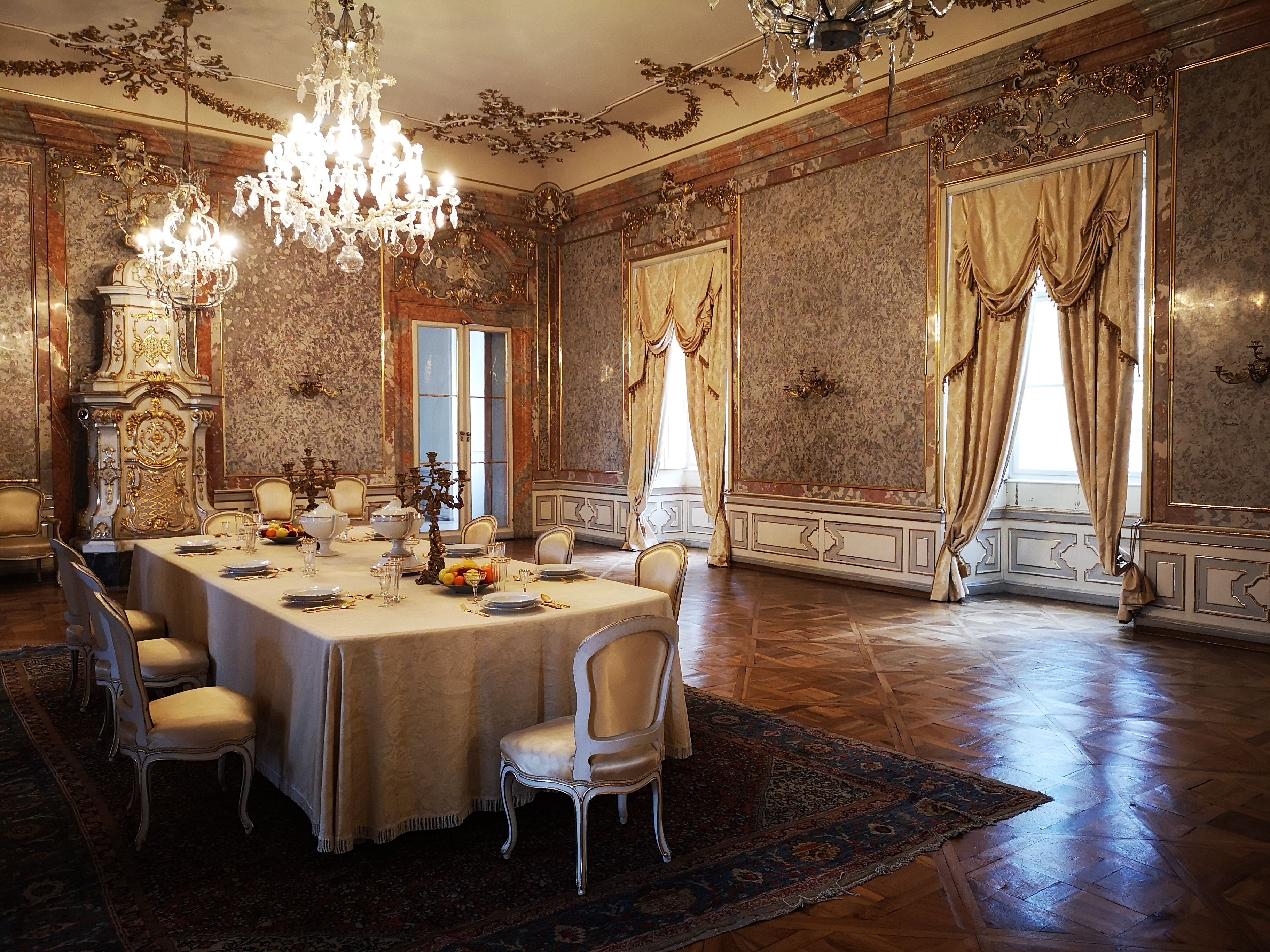Elegant Dining Setting in a Luxurious Ballroom · Free Stock Photo