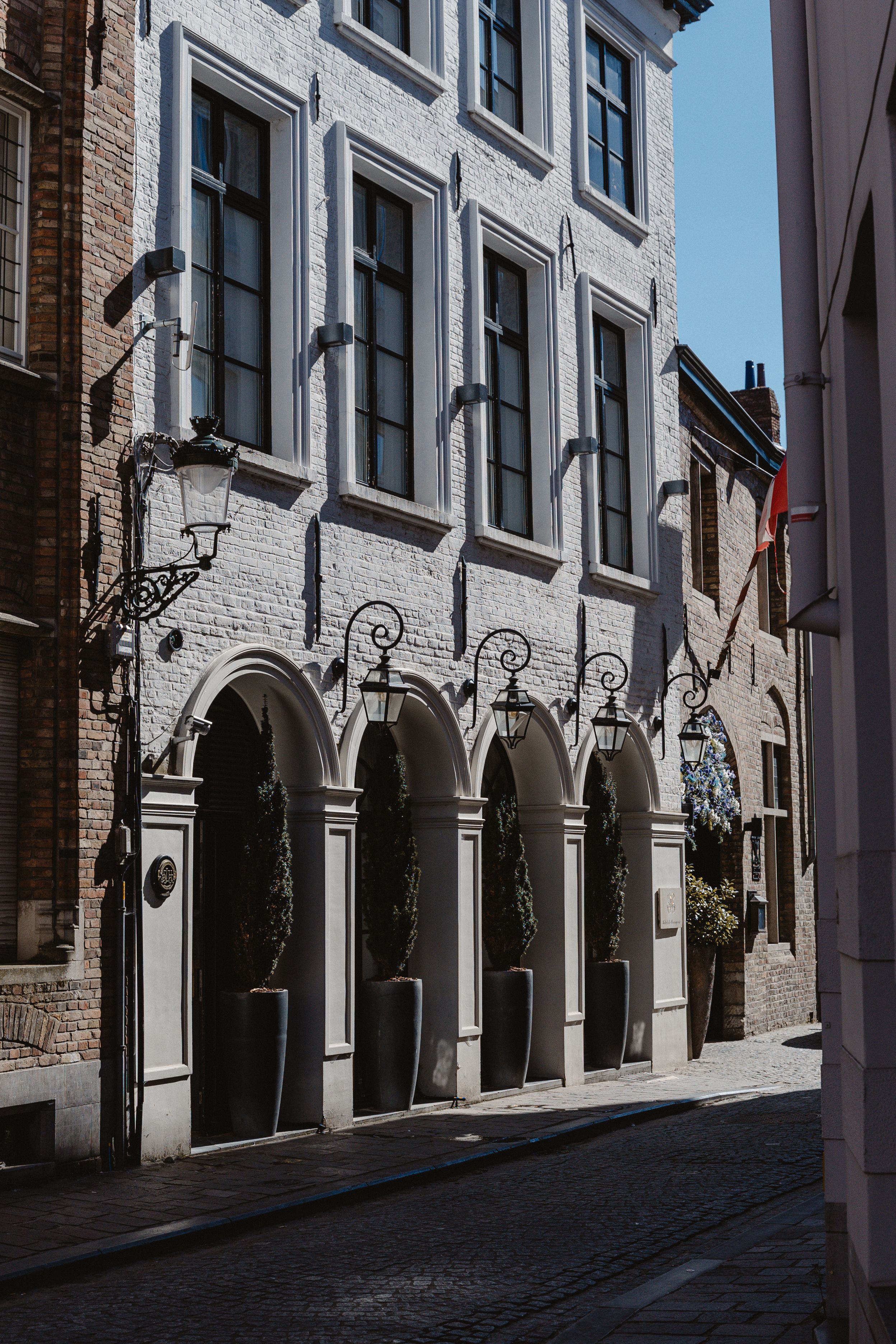 Charming street scene in Bruges, Belgium · Free Stock Photo