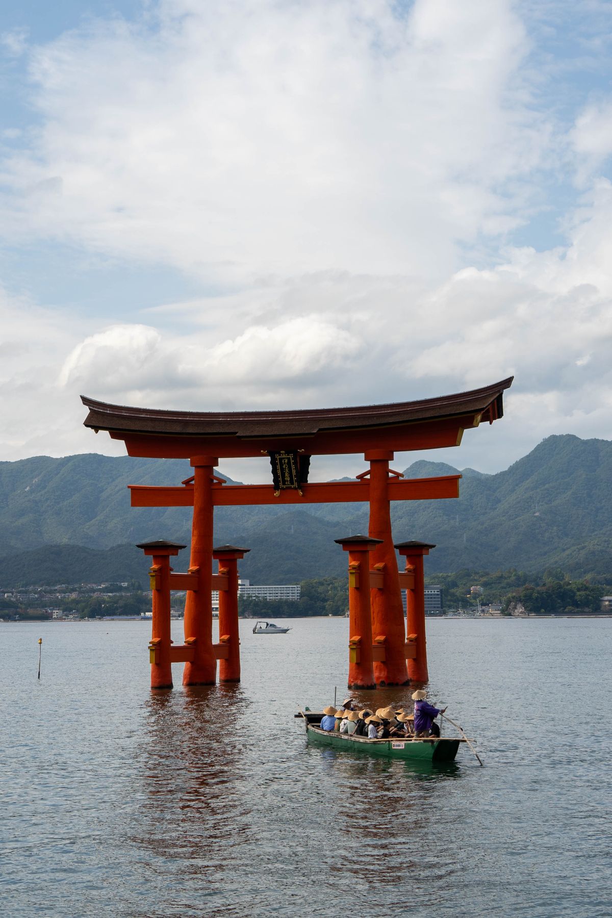 Hd Minimal Black&White Japanese Torii Gate (4k) Photos, Download The ...