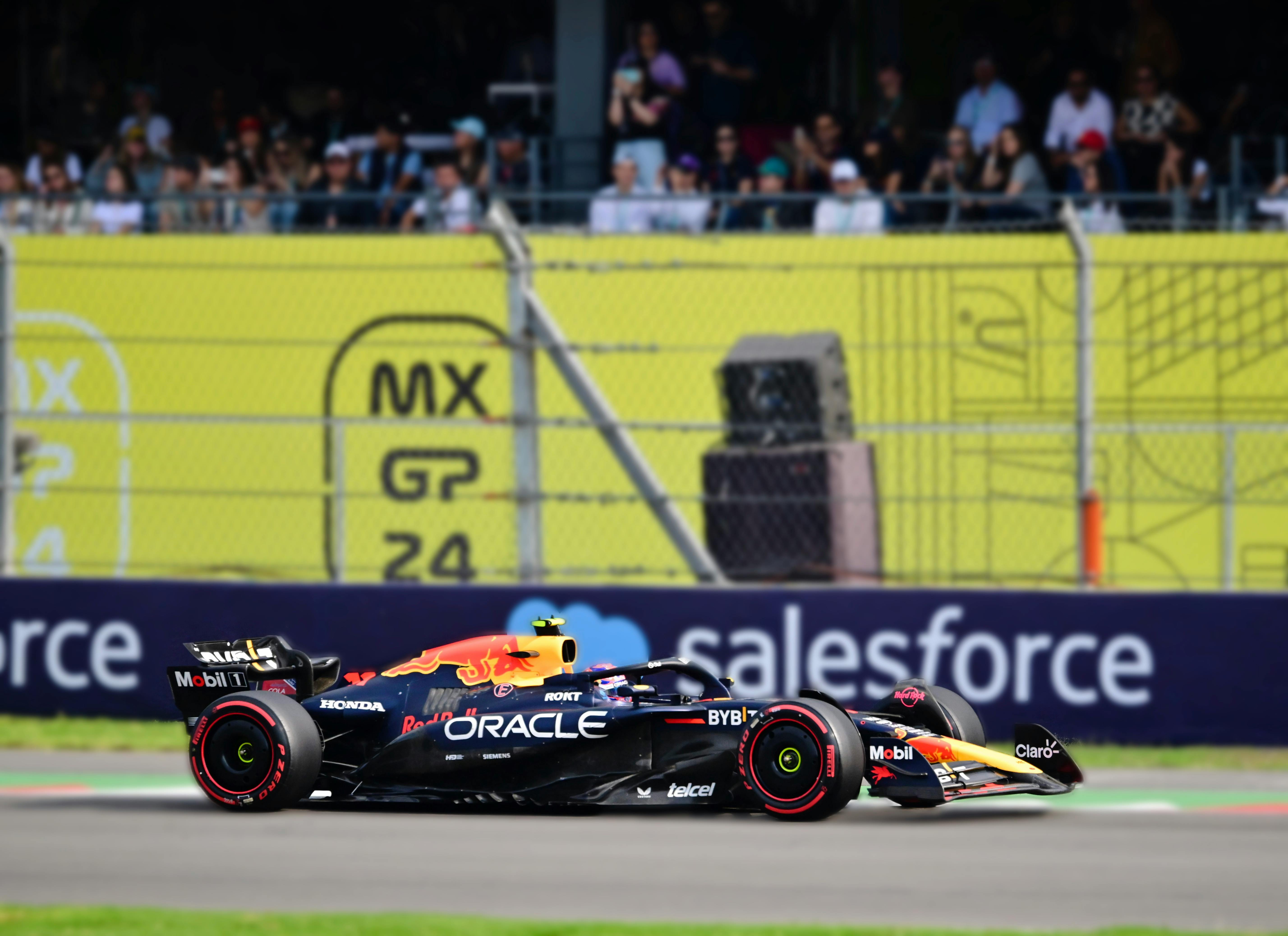 Exciting Formula 1 Race in Mexico City Grand Prix · Free Stock Photo