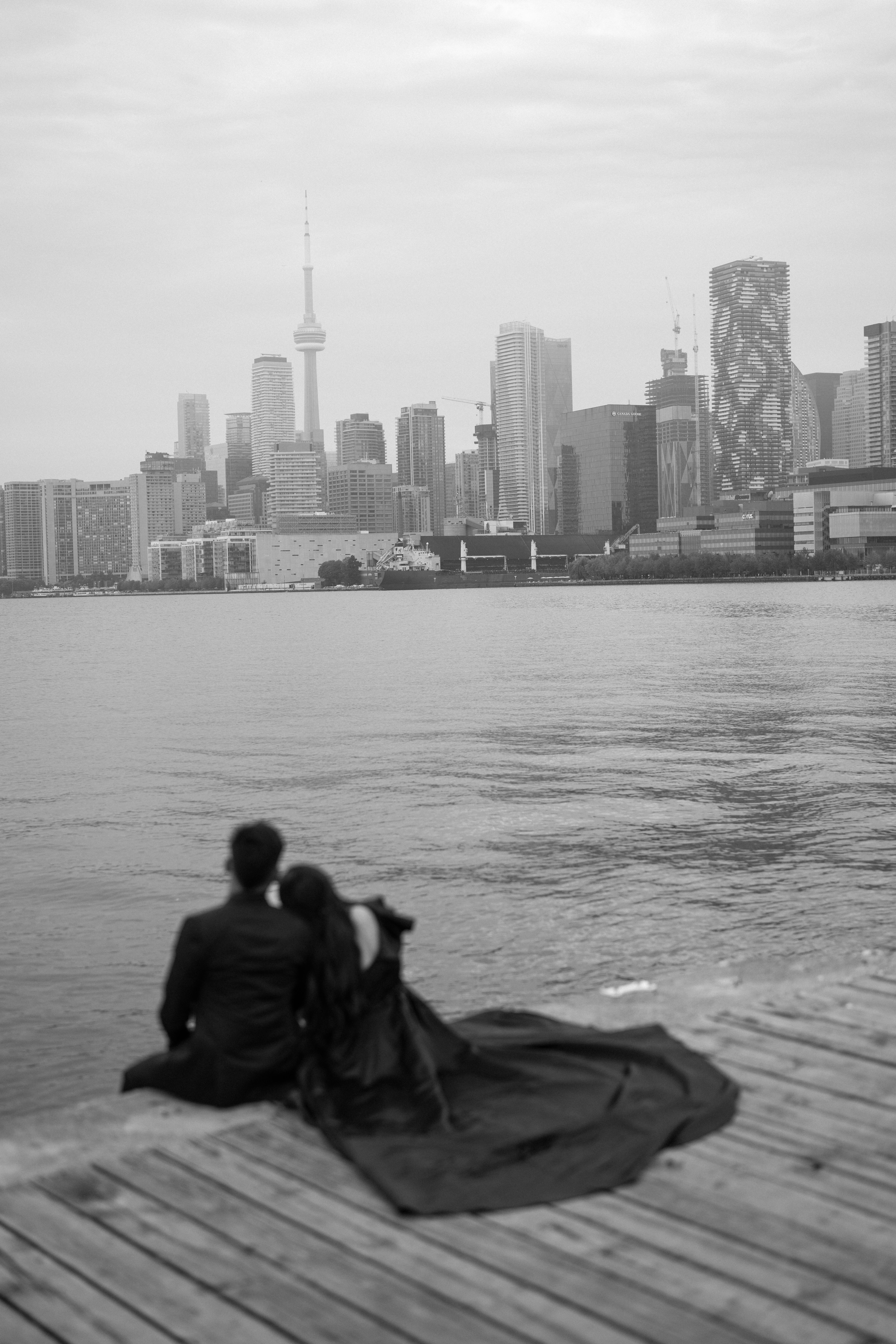 Romantic Couple Overlooking Toronto Skyline · Free Stock Photo