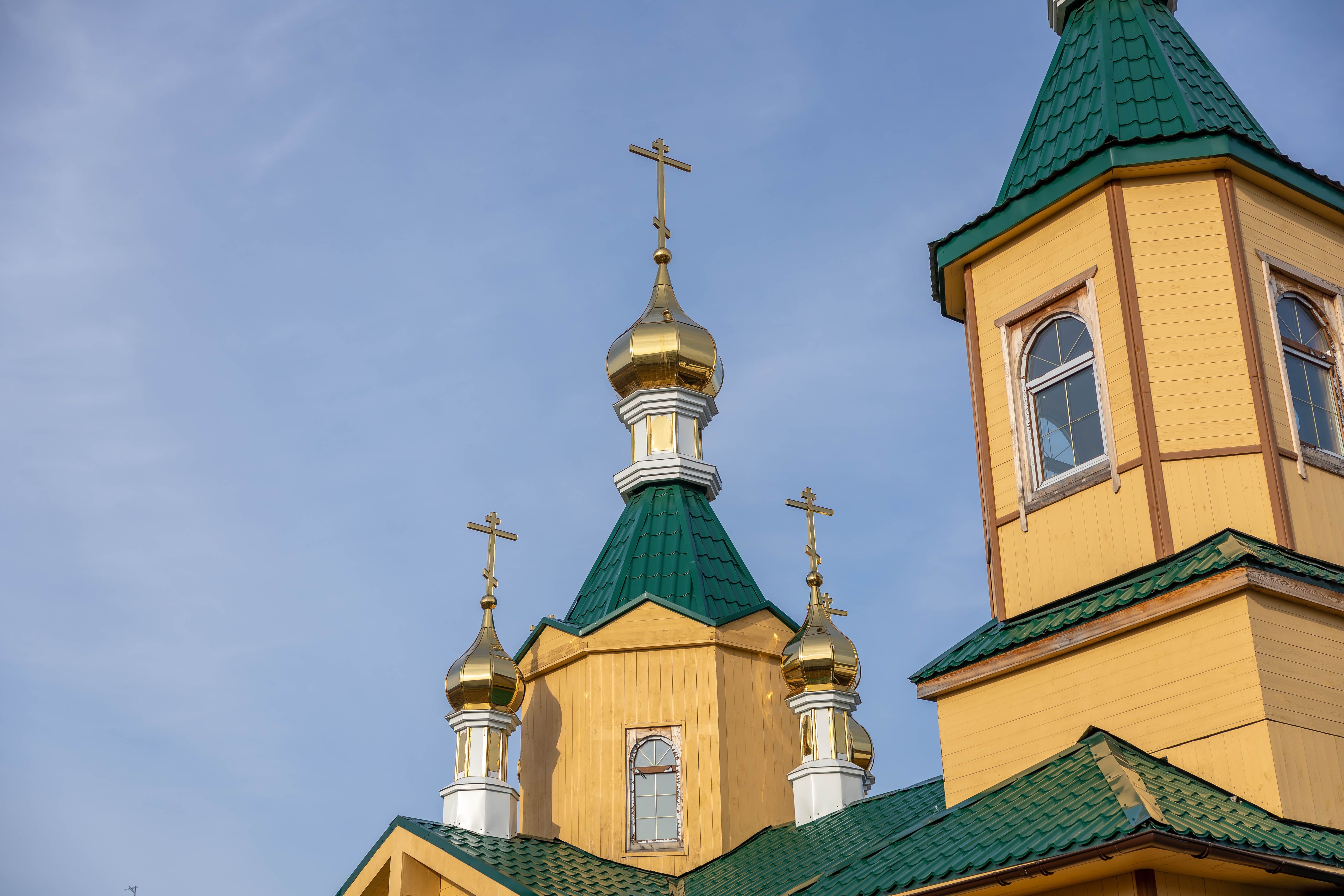 Golden Domes of Traditional Eastern Orthodox Church · Free Stock Photo