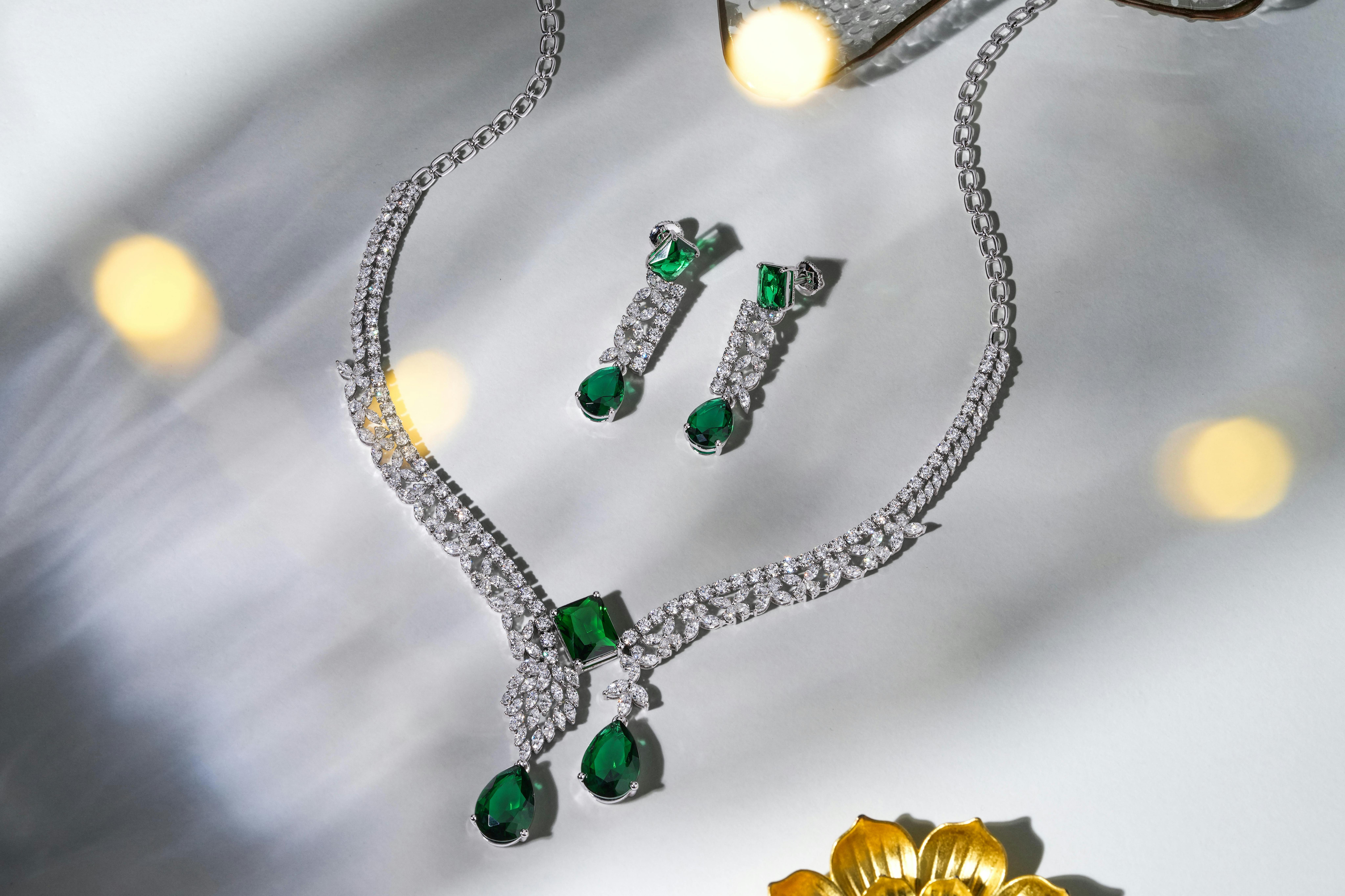 Elegant Diamond and Emerald Jewelry Display · Free Stock Photo