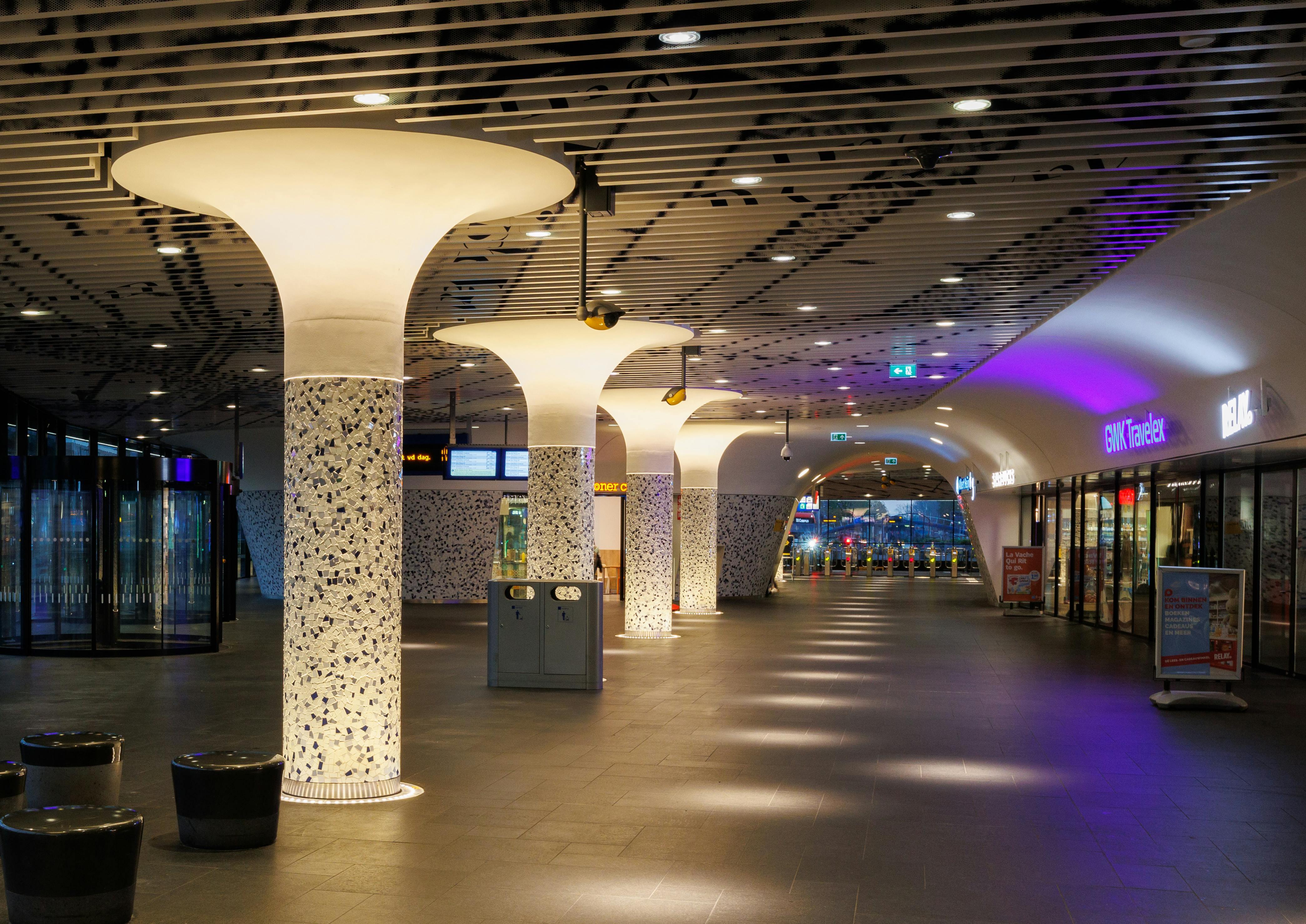 Modern Delft Train Station Architecture at Night · Free Stock Photo