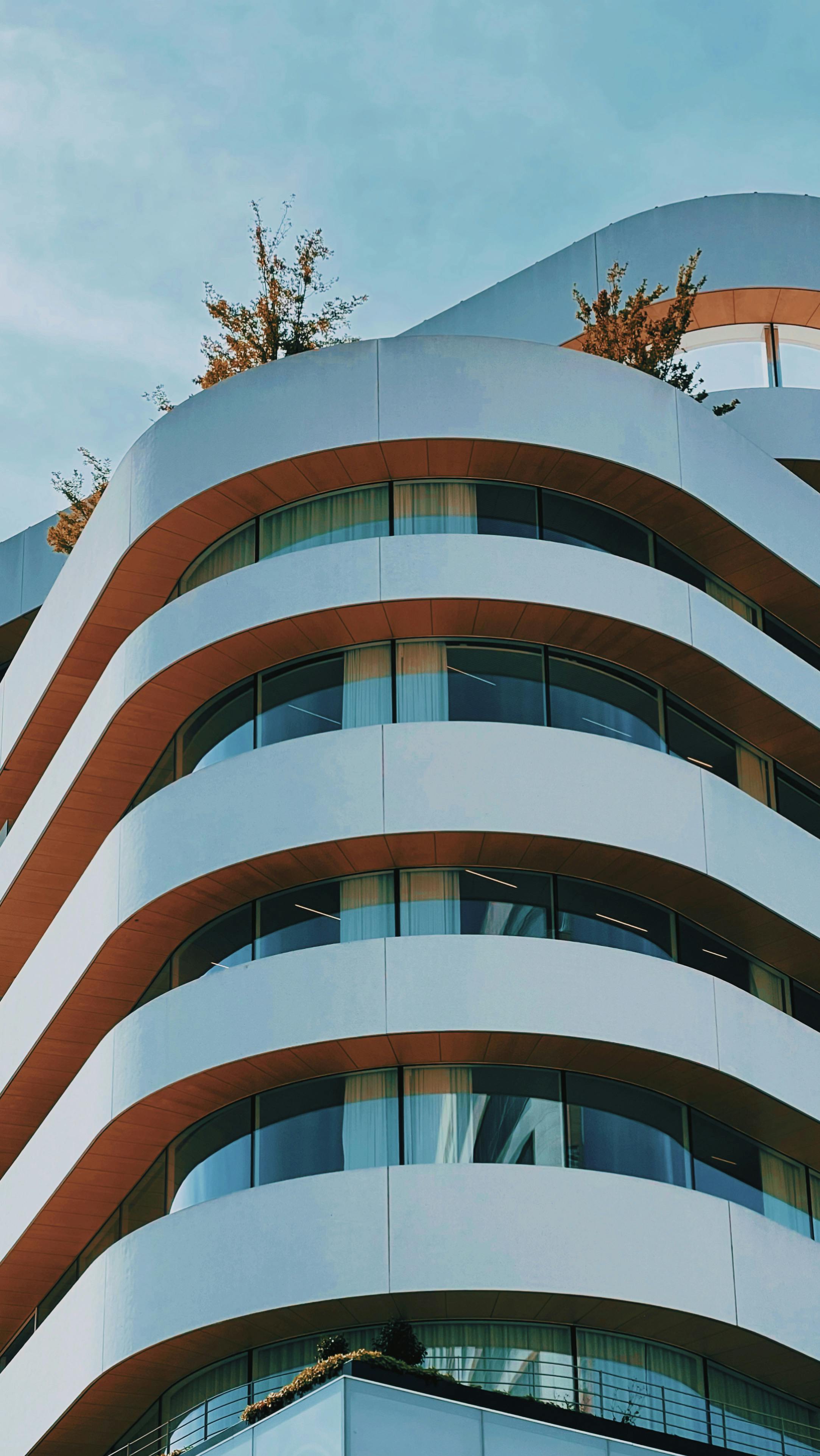 Modern Architectural Building with Curved Design · Free Stock Photo