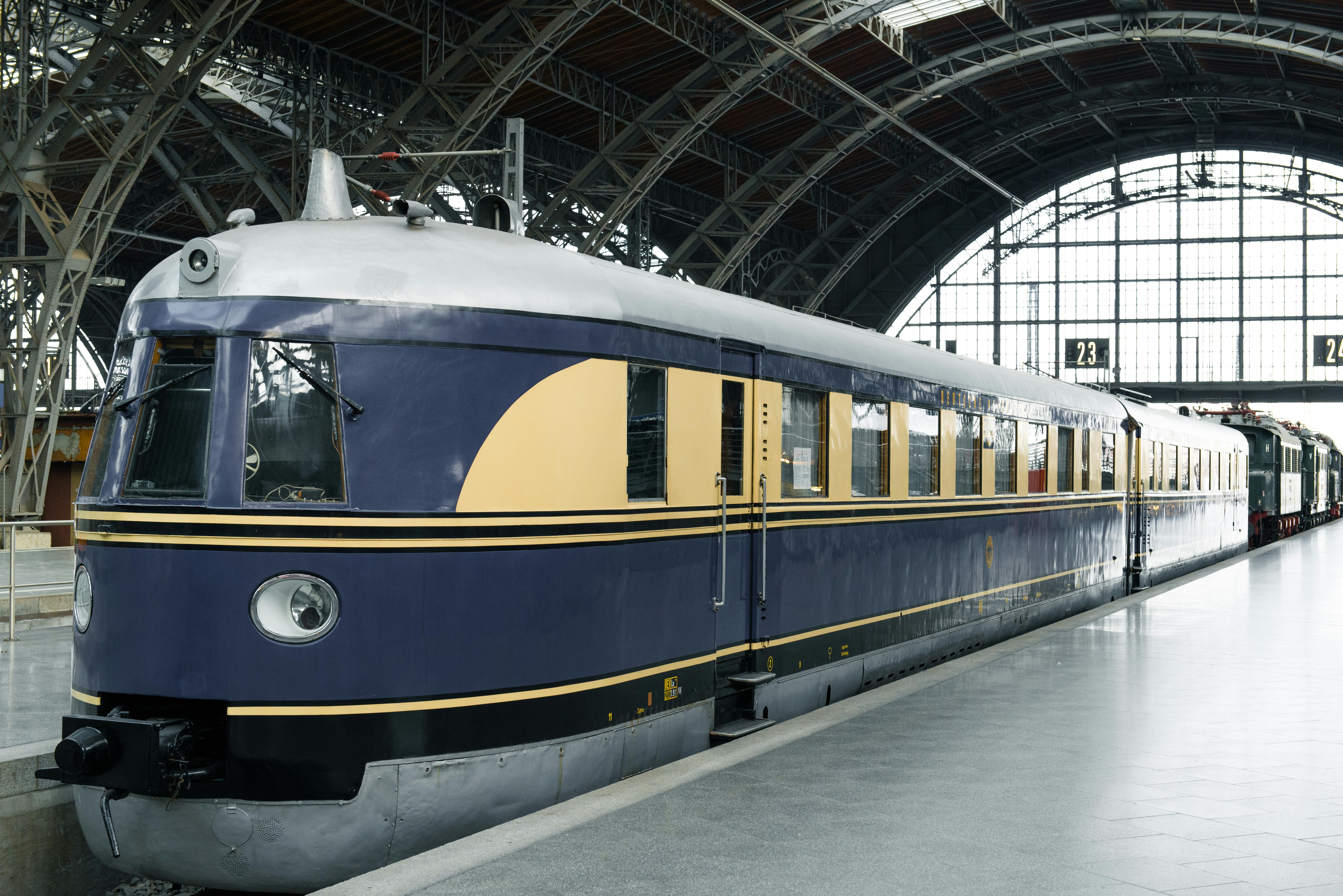 Vintage Train at Leipzig Hauptbahnhof Station · Free Stock Photo