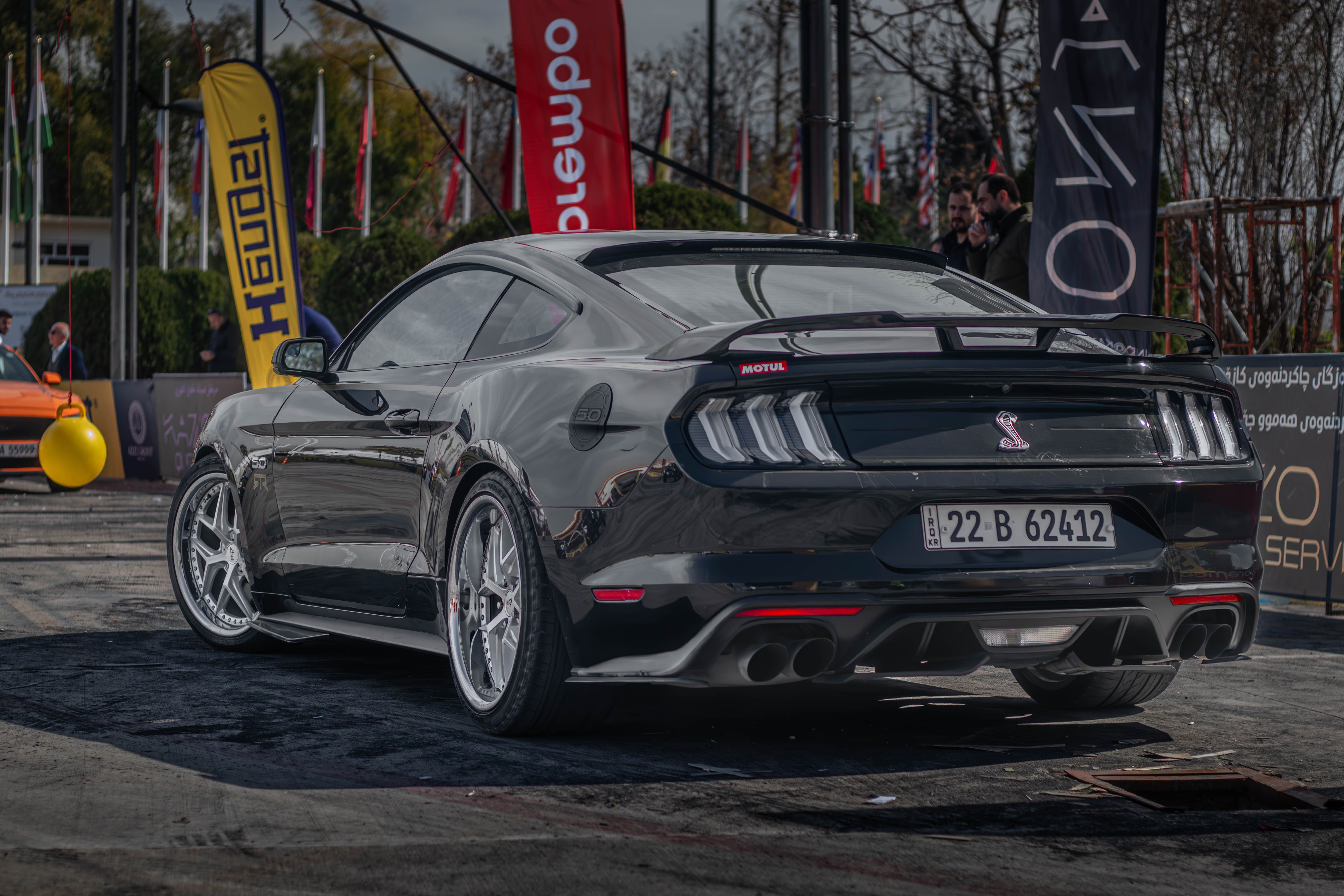 Ford Mustang En Un Evento De Exhibición De Autos Al Aire Libre · Foto ...