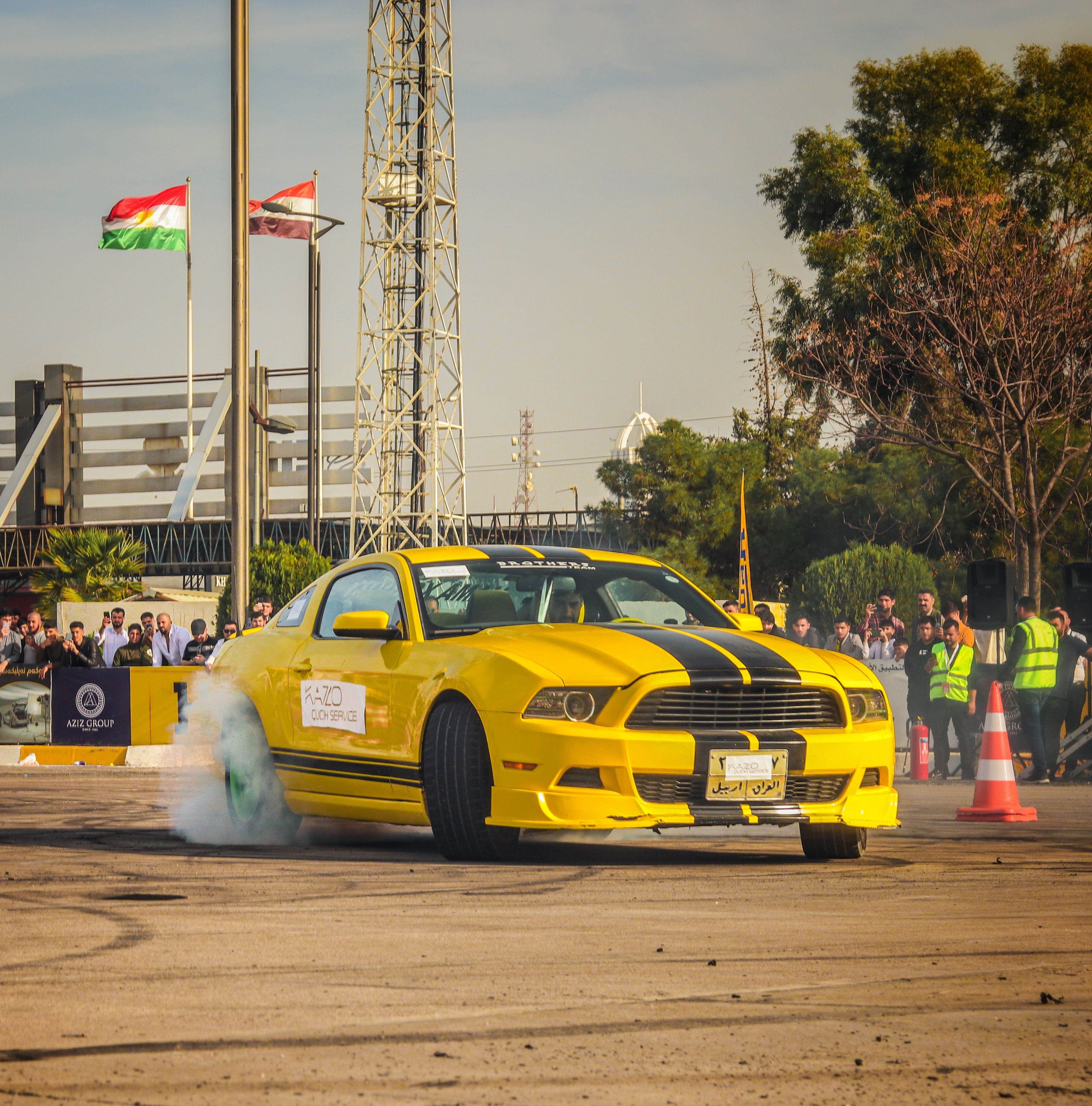 Açık Hava Araba Fuarında Sarı Ford Mustang Savruluyor · Ücretsiz Stok ...
