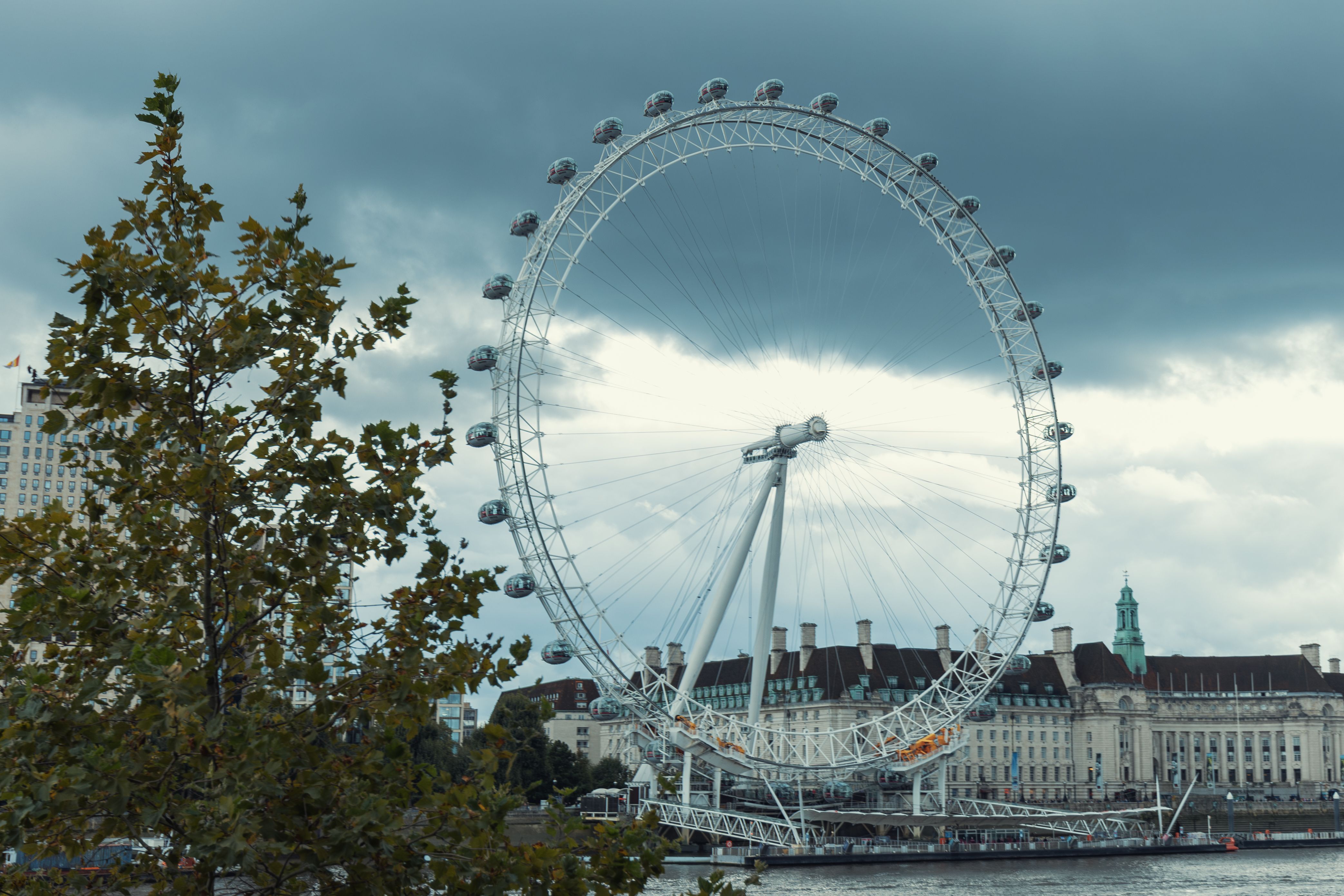 Iconic London Eye Overcast Cityscape · Free Stock Photo