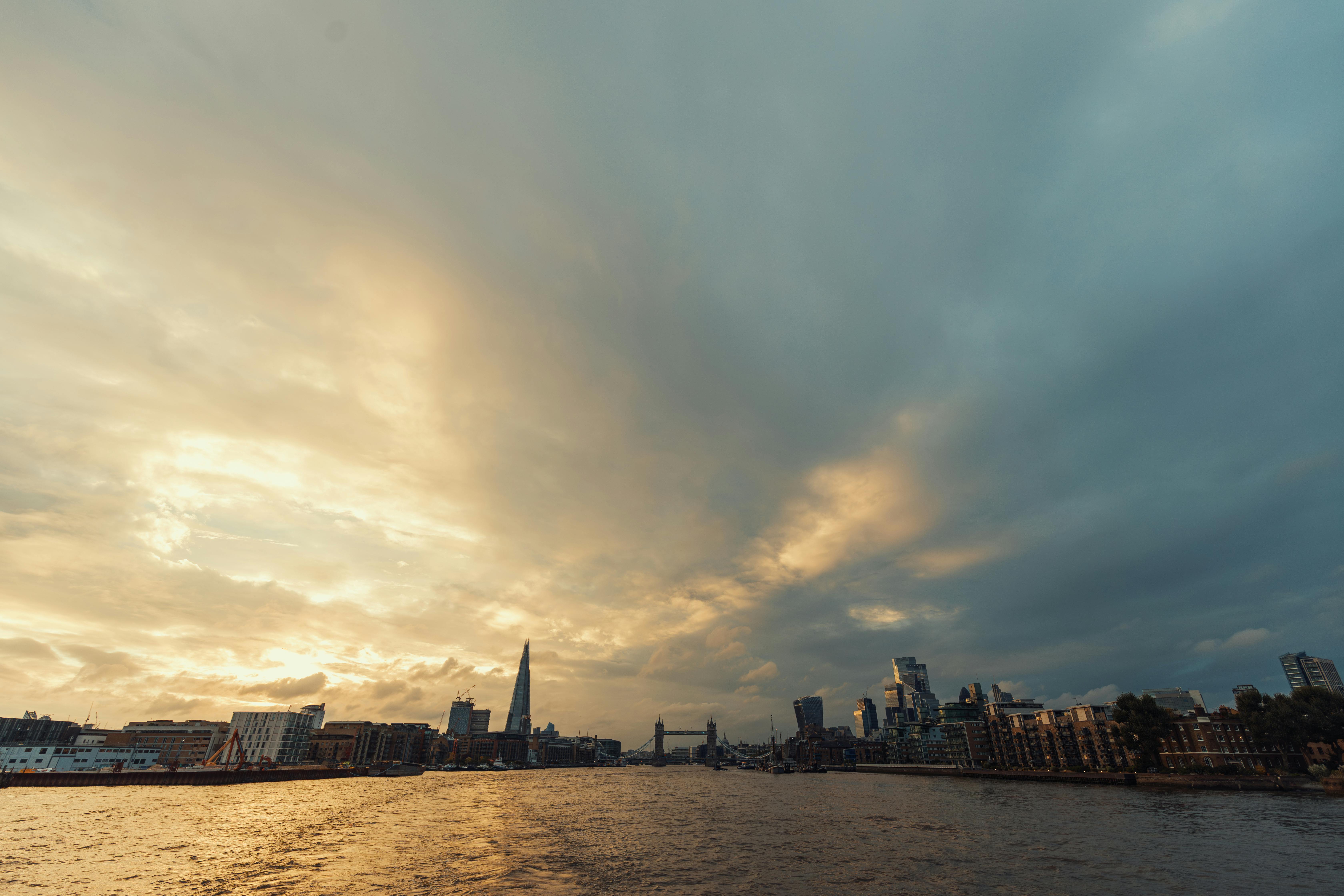 Dramatic Sunset over London's Iconic Skyline · Free Stock Photo