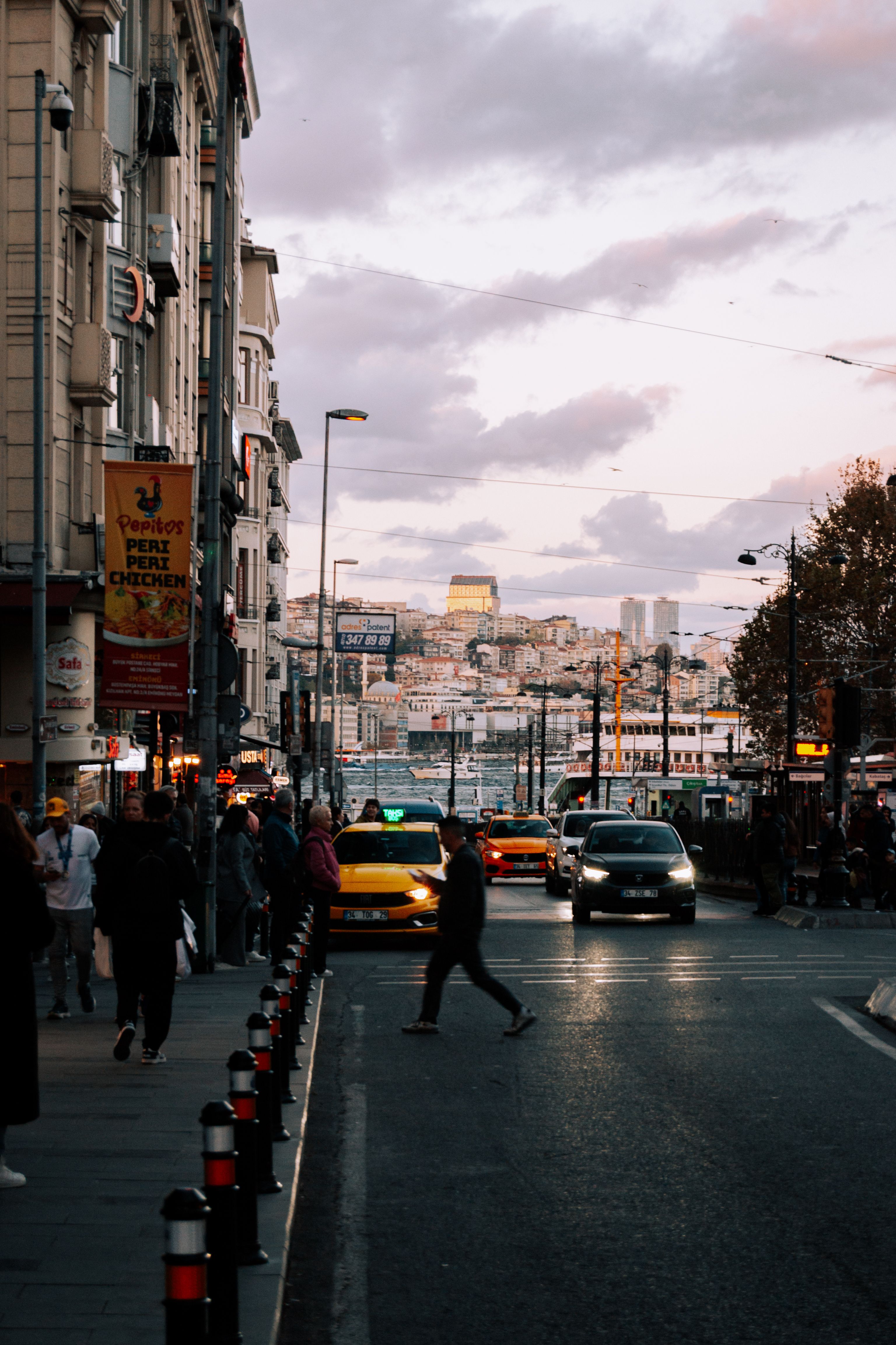 Busy Istanbul Street at Twilight with Traffic · Free Stock Photo