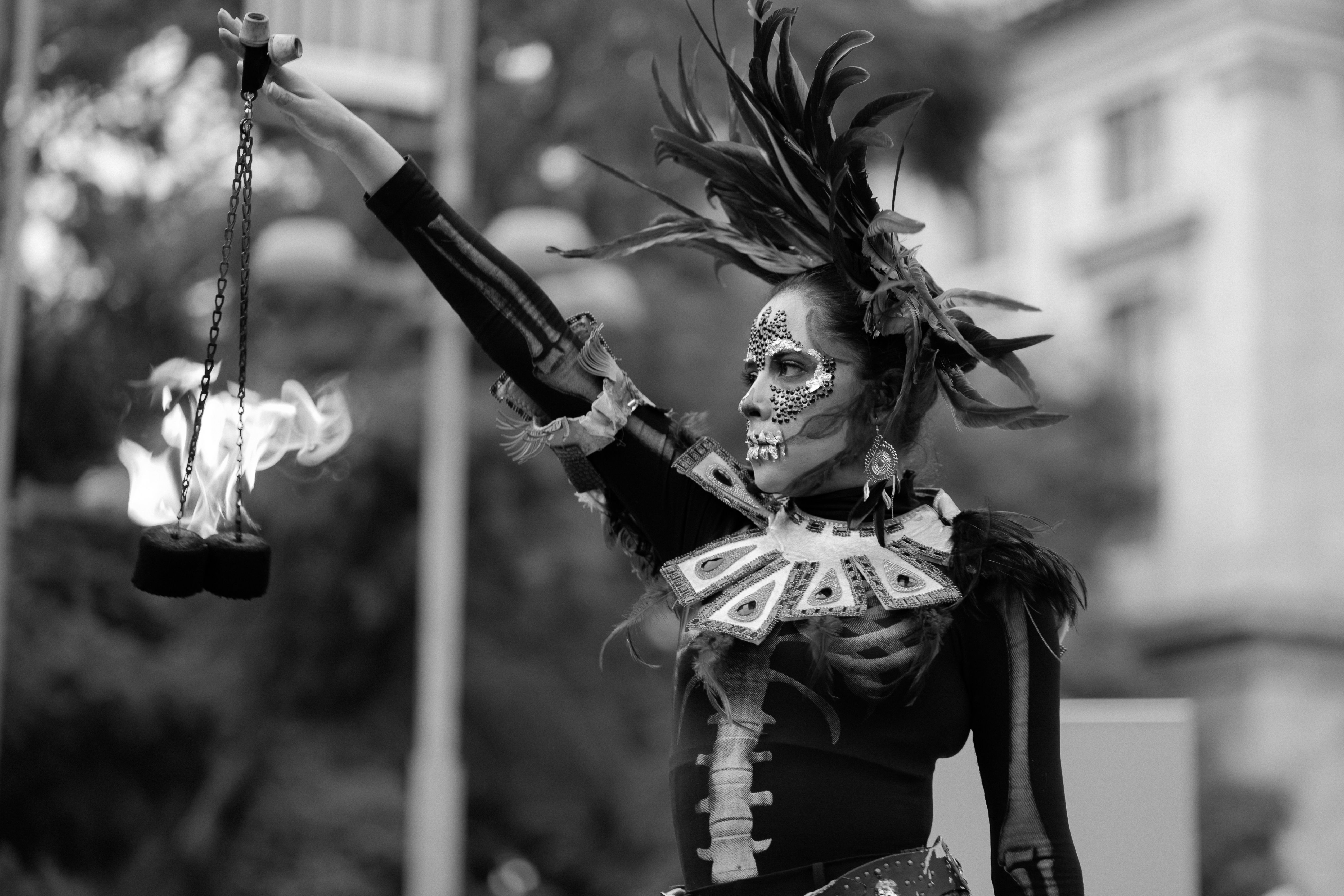 Artista Catrina Con Tocado En Llamas · Foto de stock gratuita
