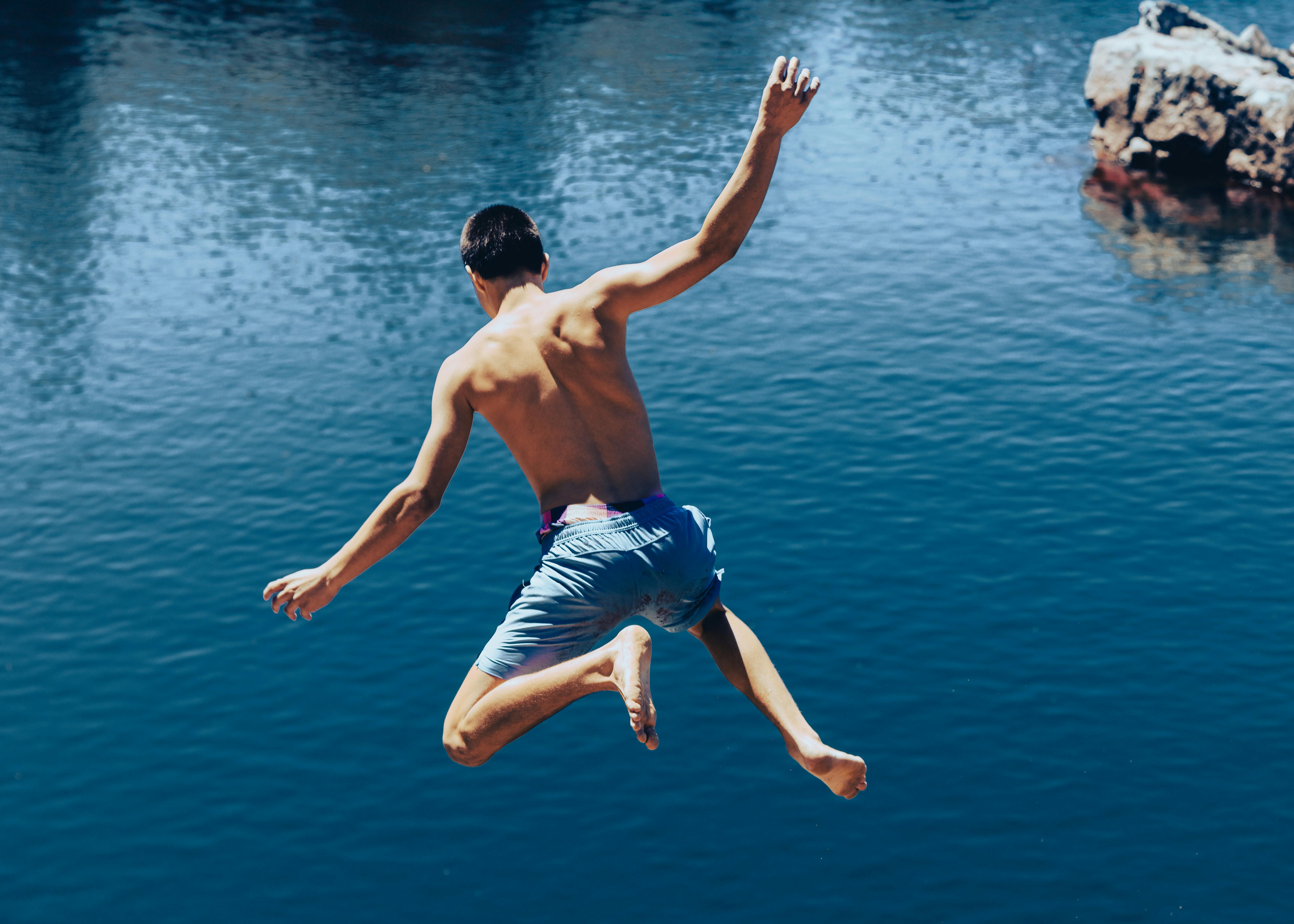 Young Man Cliff Jumping at Folsom Lake · Free Stock Photo
