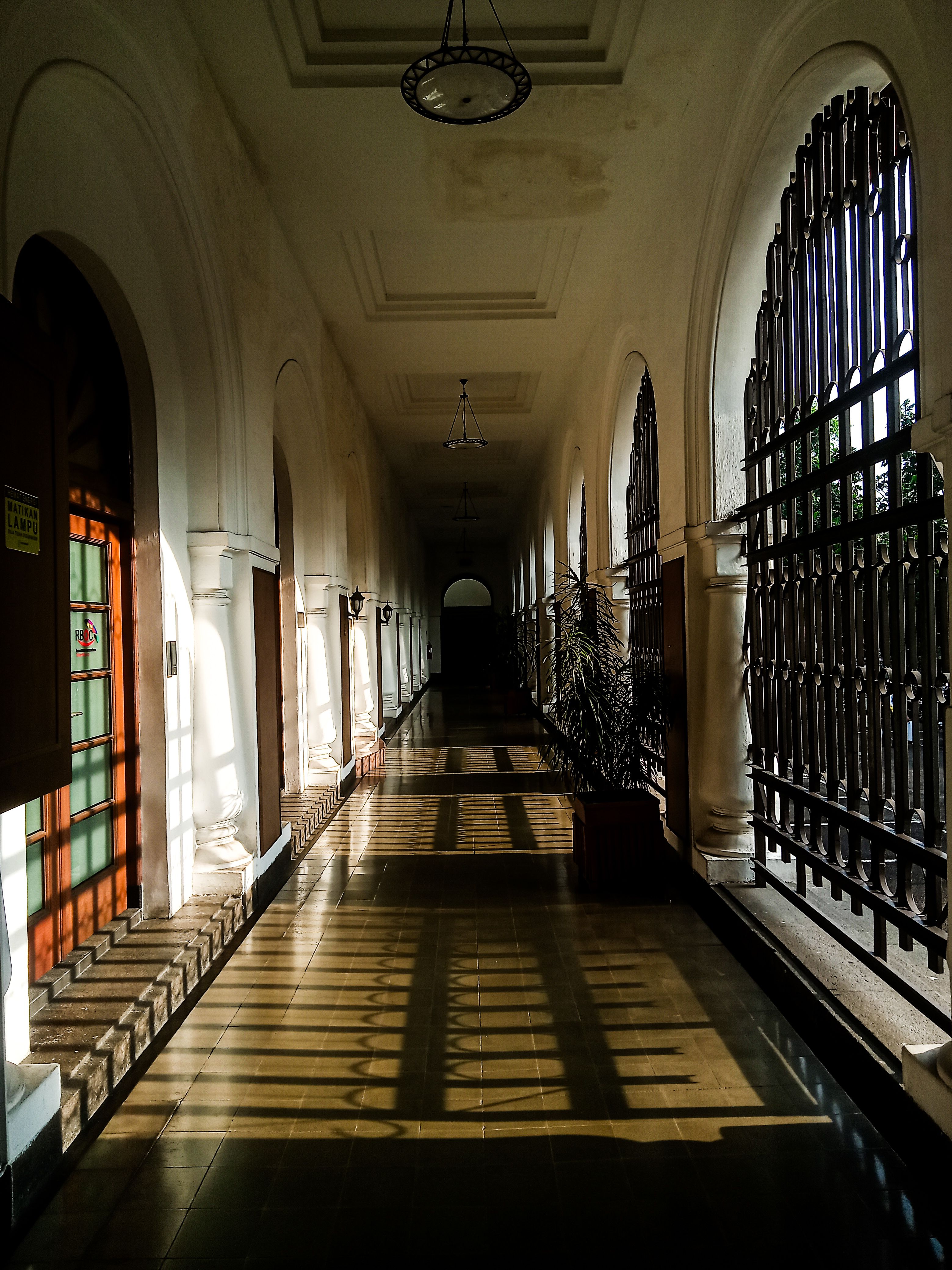 Elegant Colonial Corridor with Dramatic Shadows · Free Stock Photo