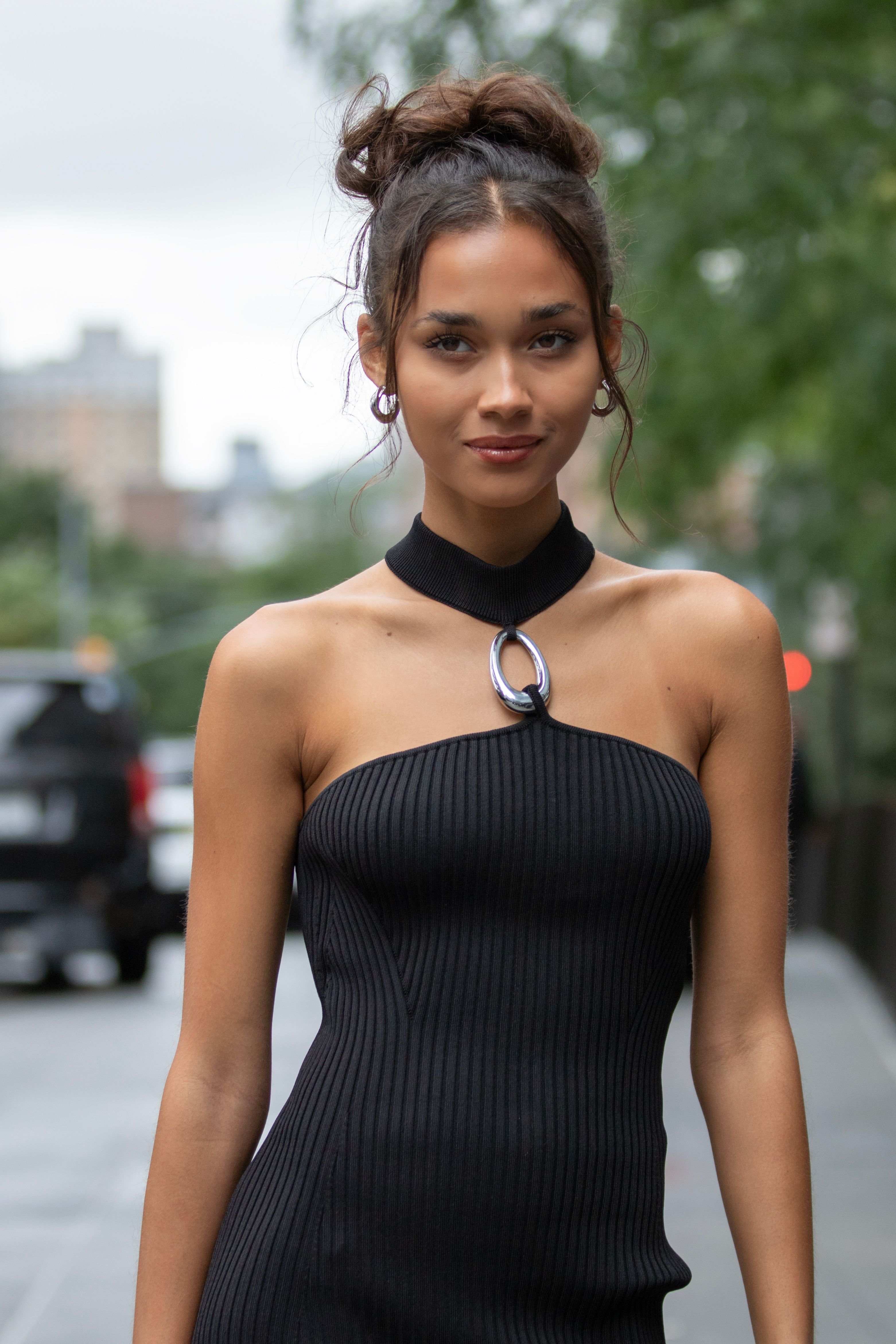 Chic Urban Fashion in New York City · Free Stock Photo