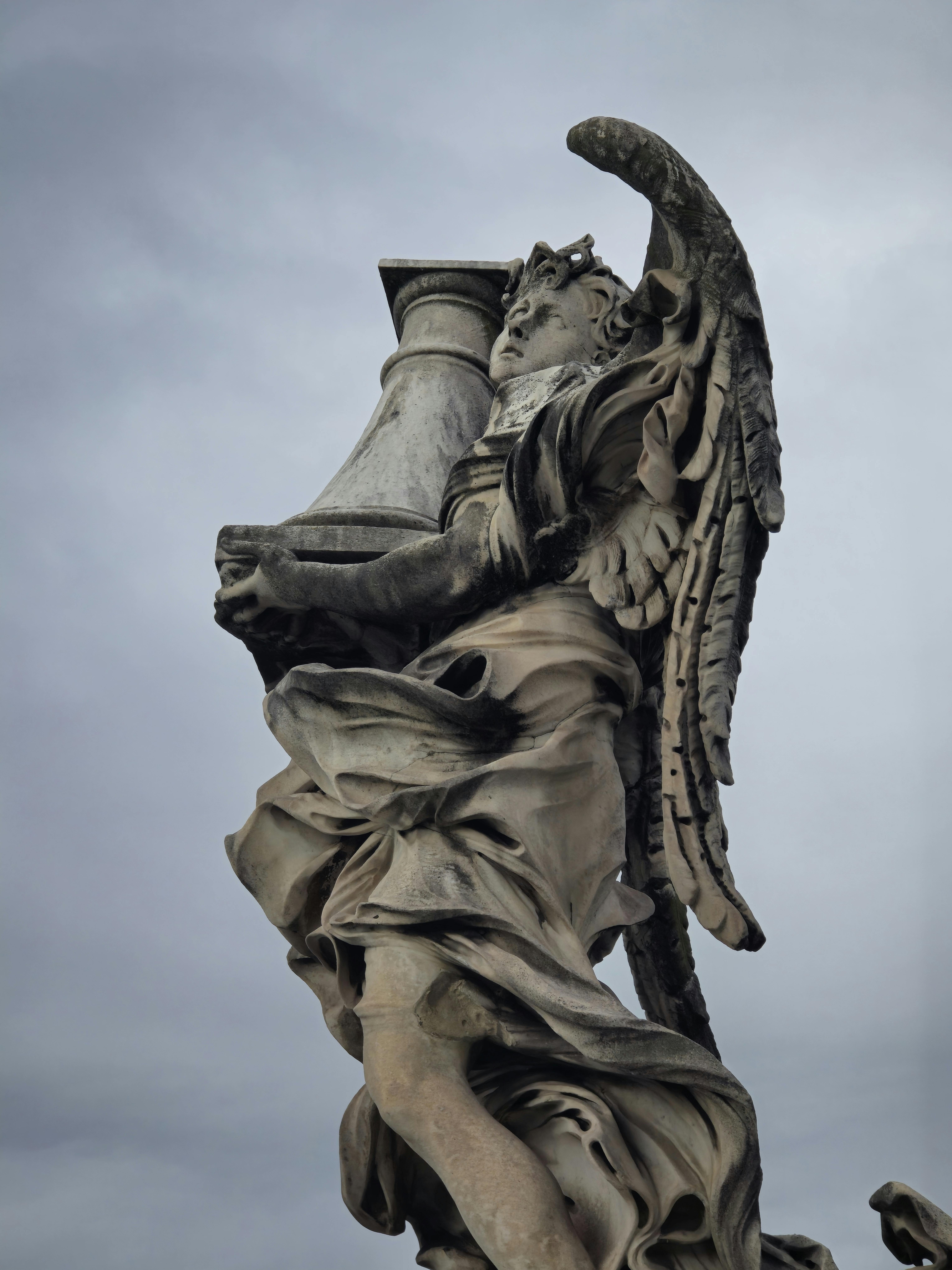 Shallow Focus Architectural Photography of Angel Statue · Free Stock Photo