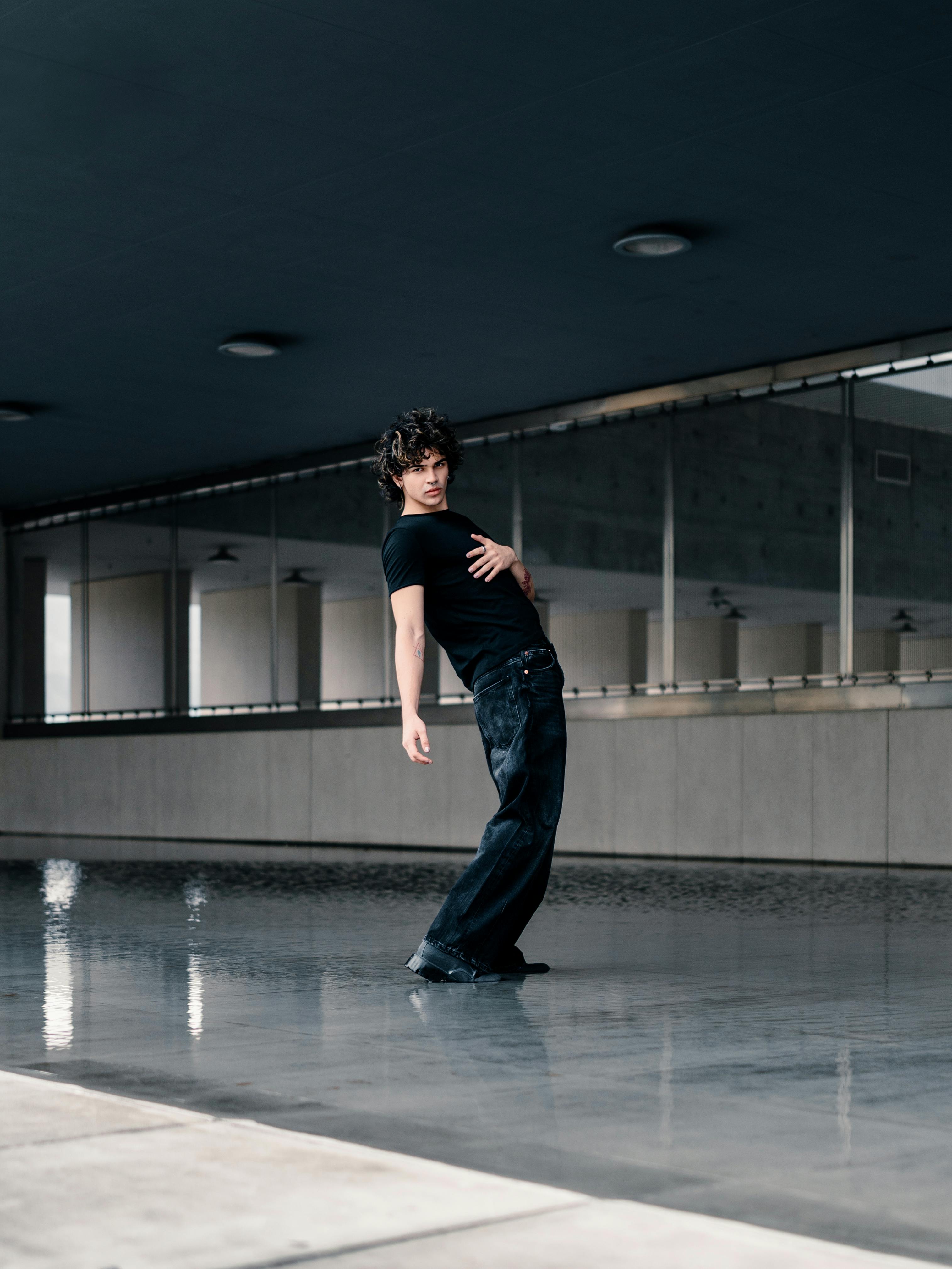 Contemporary Dancer Performing Outdoors in Costa Rica · Free Stock Photo