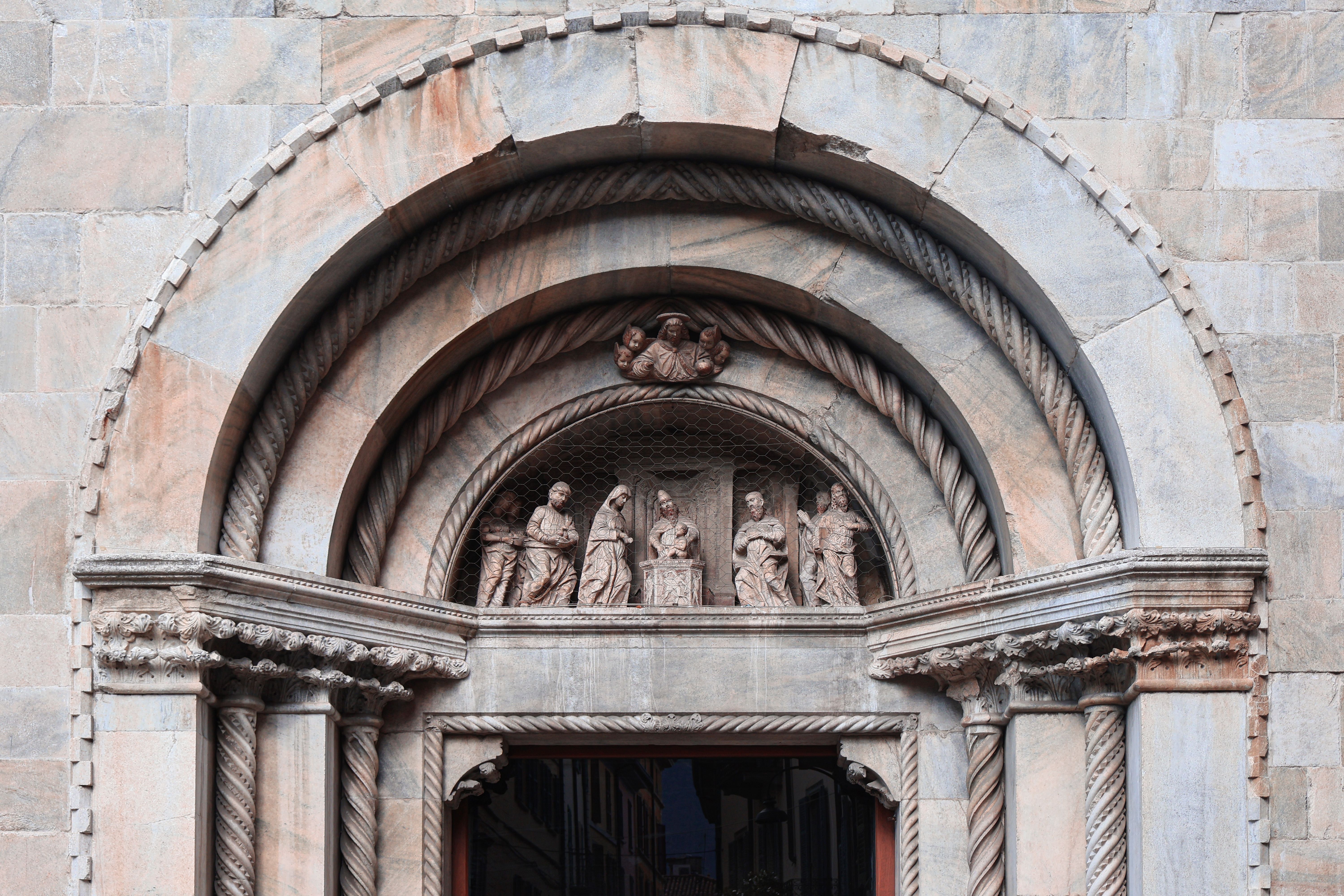 Intricate Stone Facade at Como Cathedral, Italy · Free Stock Photo