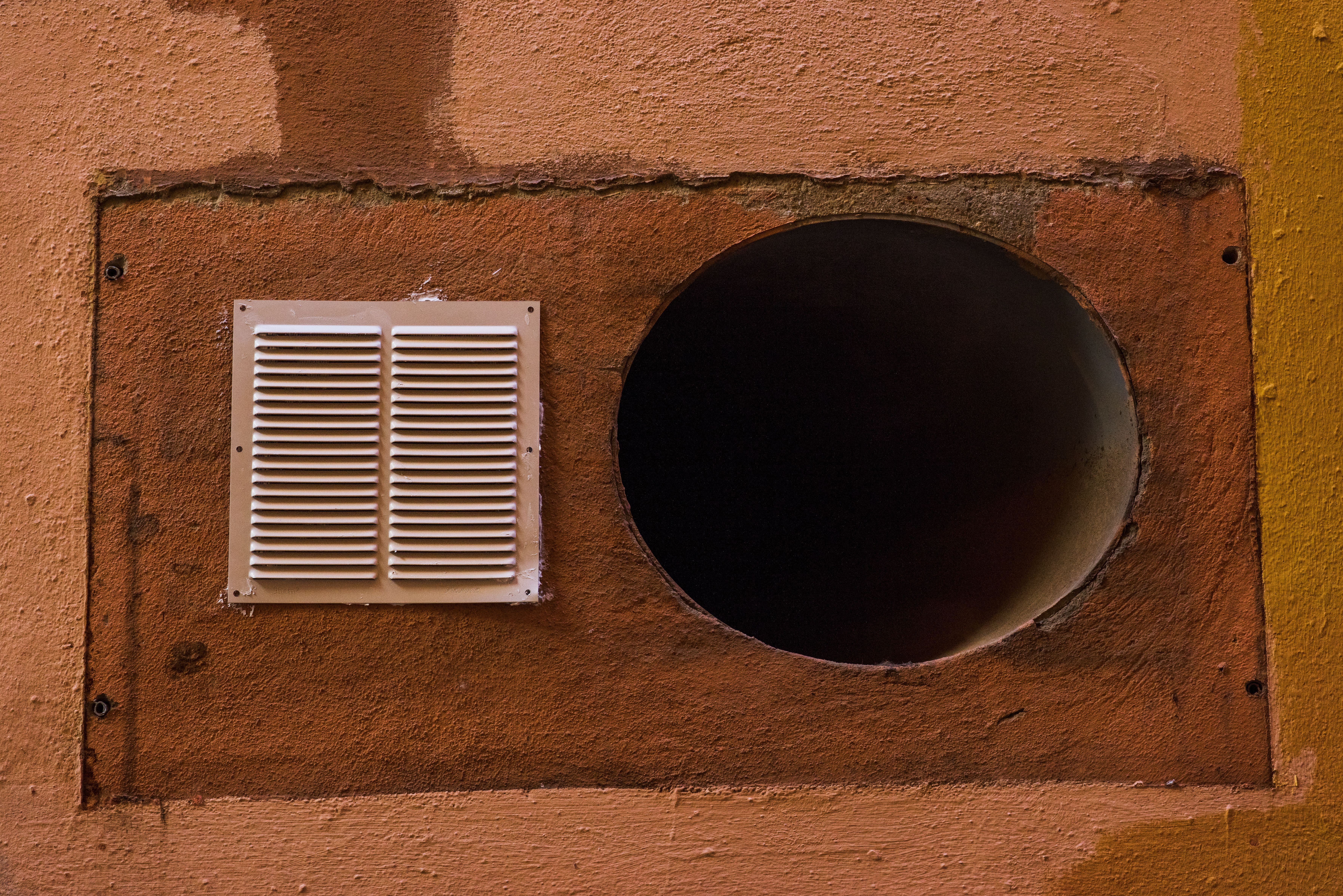 Close-up of a Wall Vent and Circular Opening · Free Stock Photo