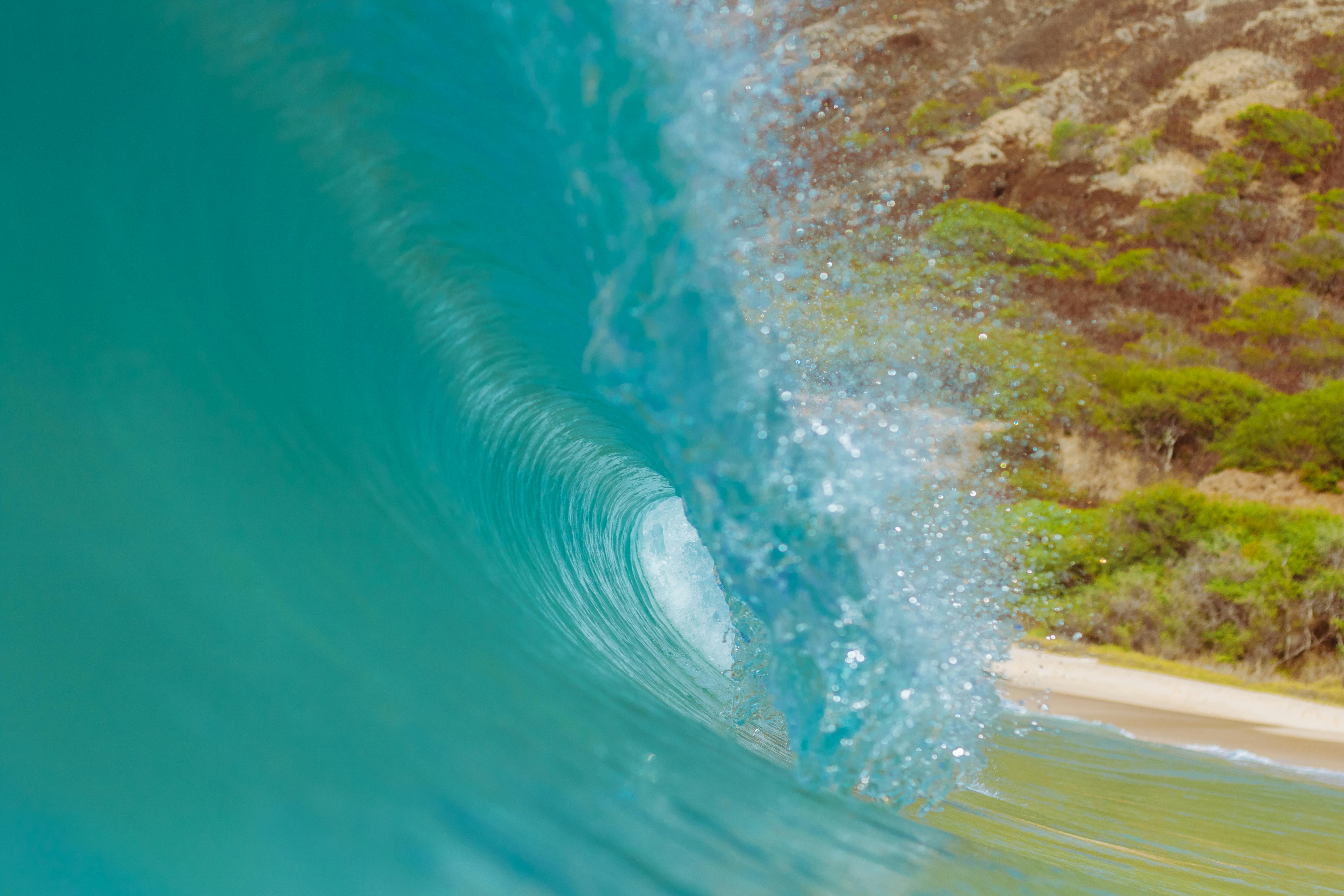 Vibrant Wave Tunnel in Hawaii Beach · Free Stock Photo