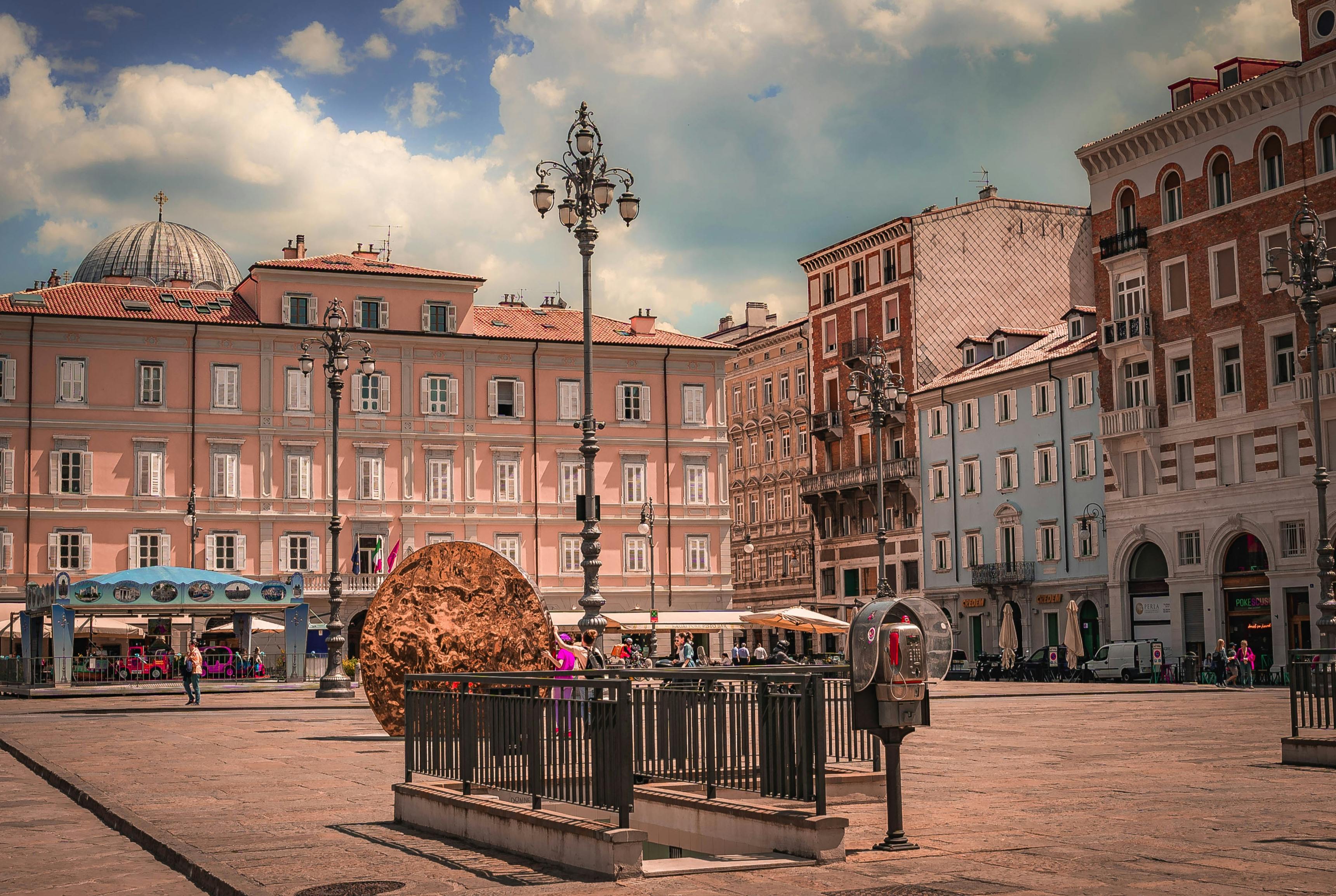 Charming Italian Piazza with Historic Architecture · Free Stock Photo
