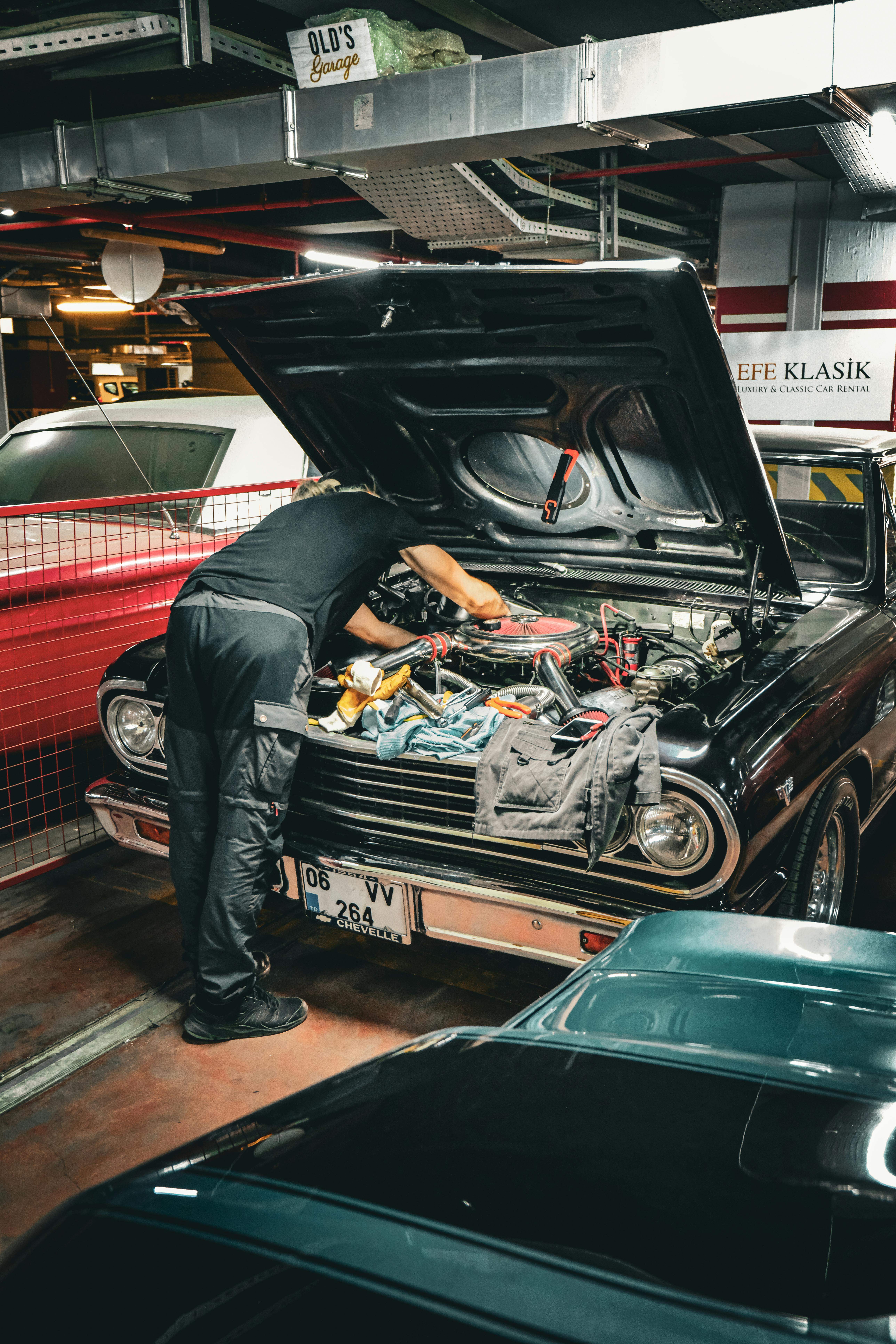 Mechanic Working on Classic Car in Ankara Garage · Free Stock Photo
