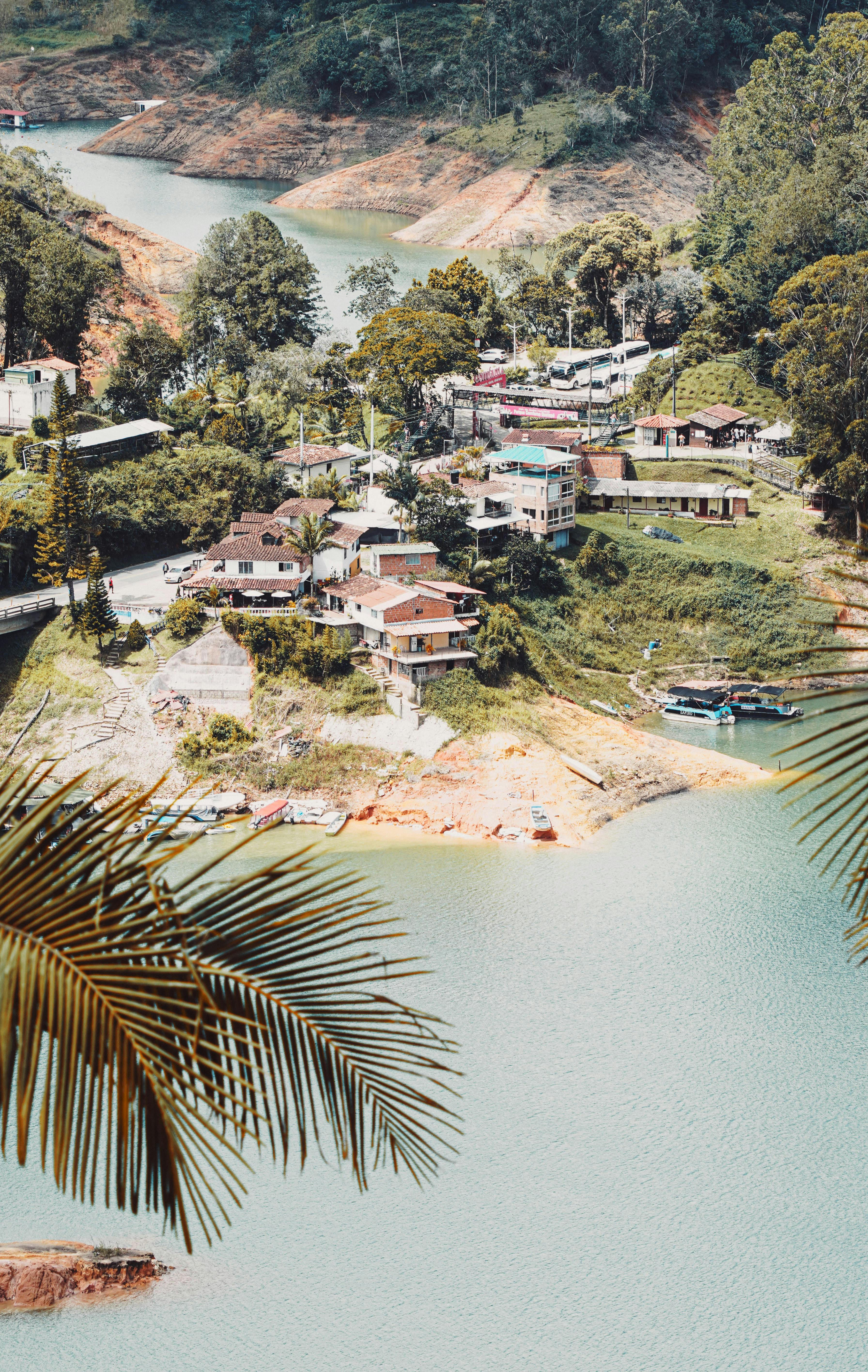 Vista Aérea Panorámica Del Embalse De Guatapé, Colombia · Foto de stock ...