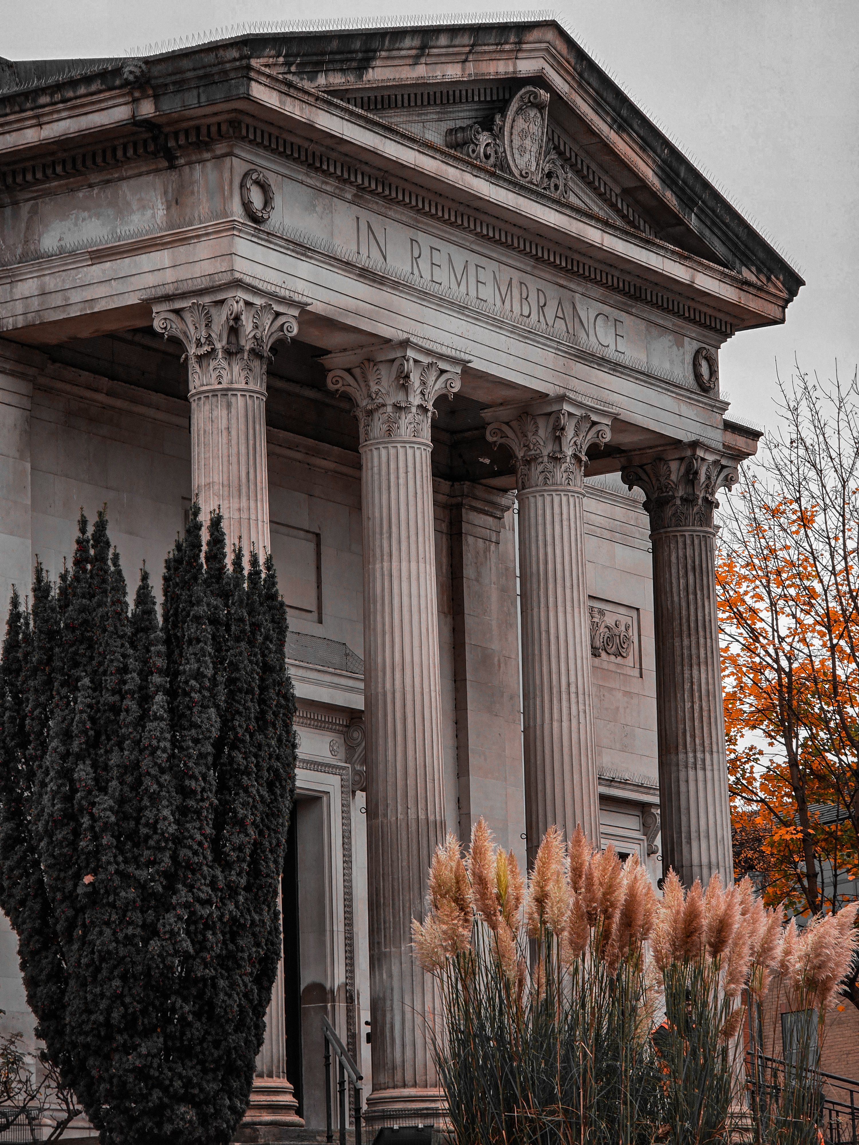 Neoclassical Memorial with Corinthian Columns · Free Stock Photo