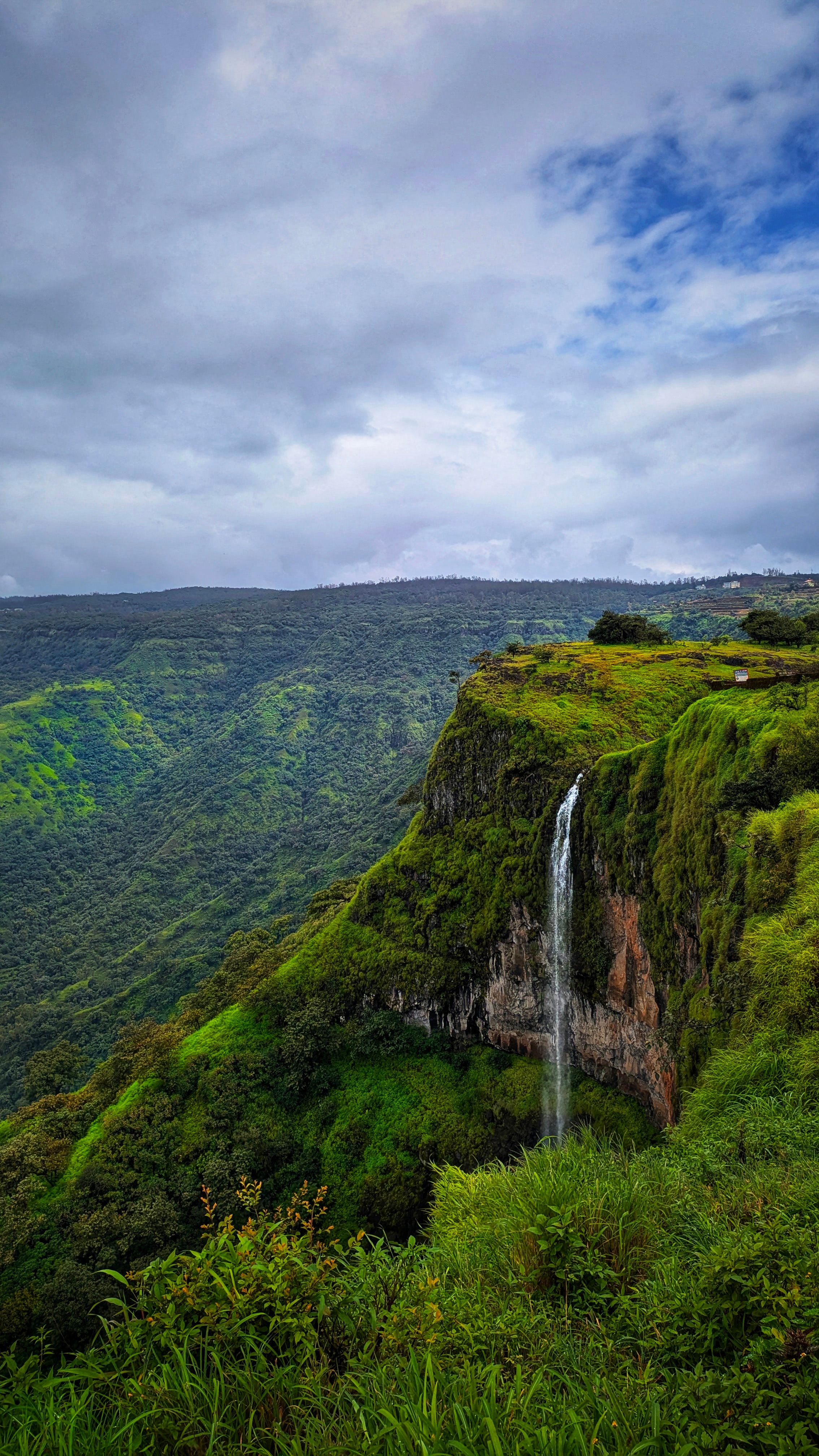 Majestic Waterfall in the Sahyadri Mountains · Free Stock Photo