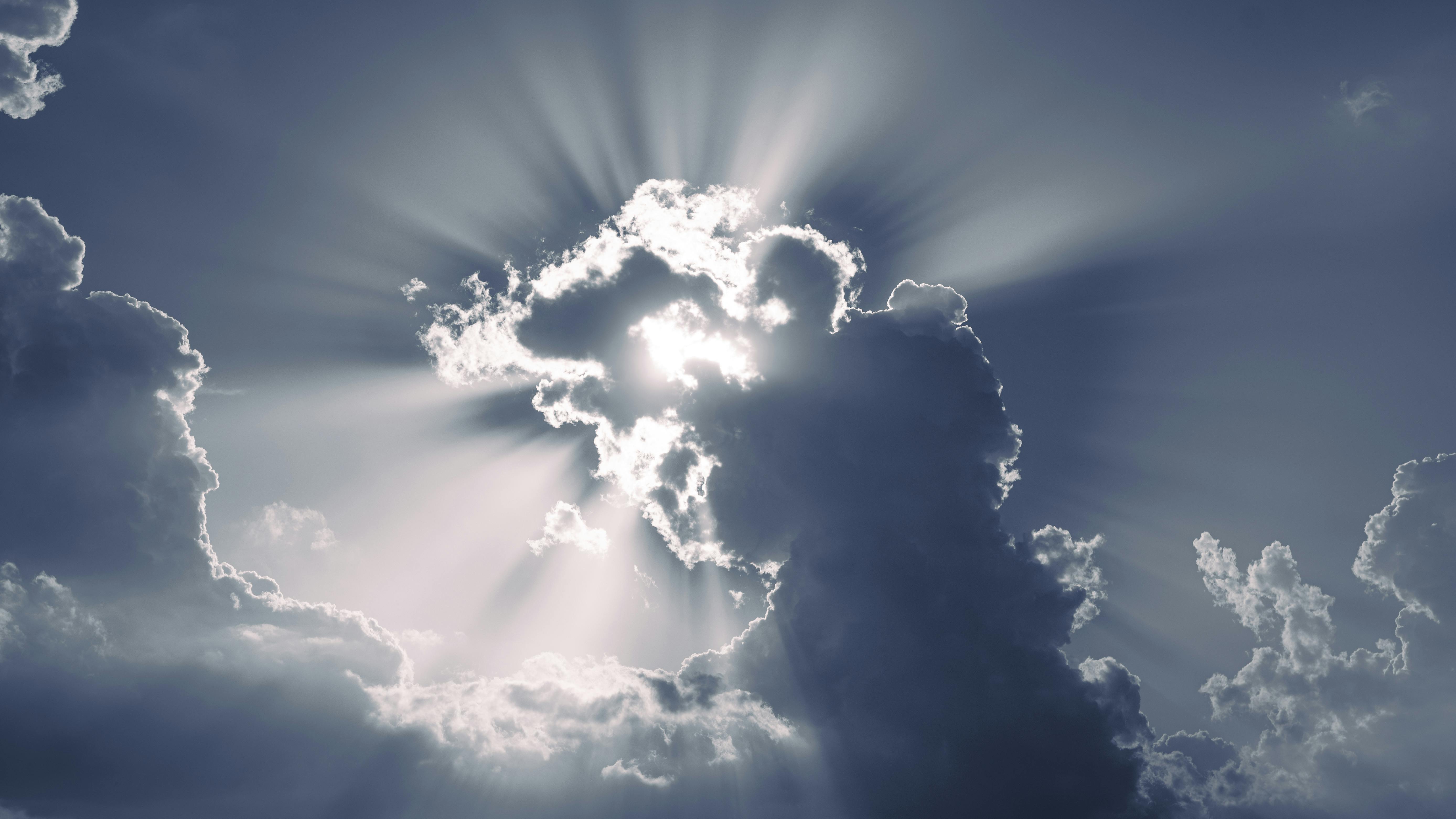 Sun Light Shining Down from the Sky · Free Stock Photo