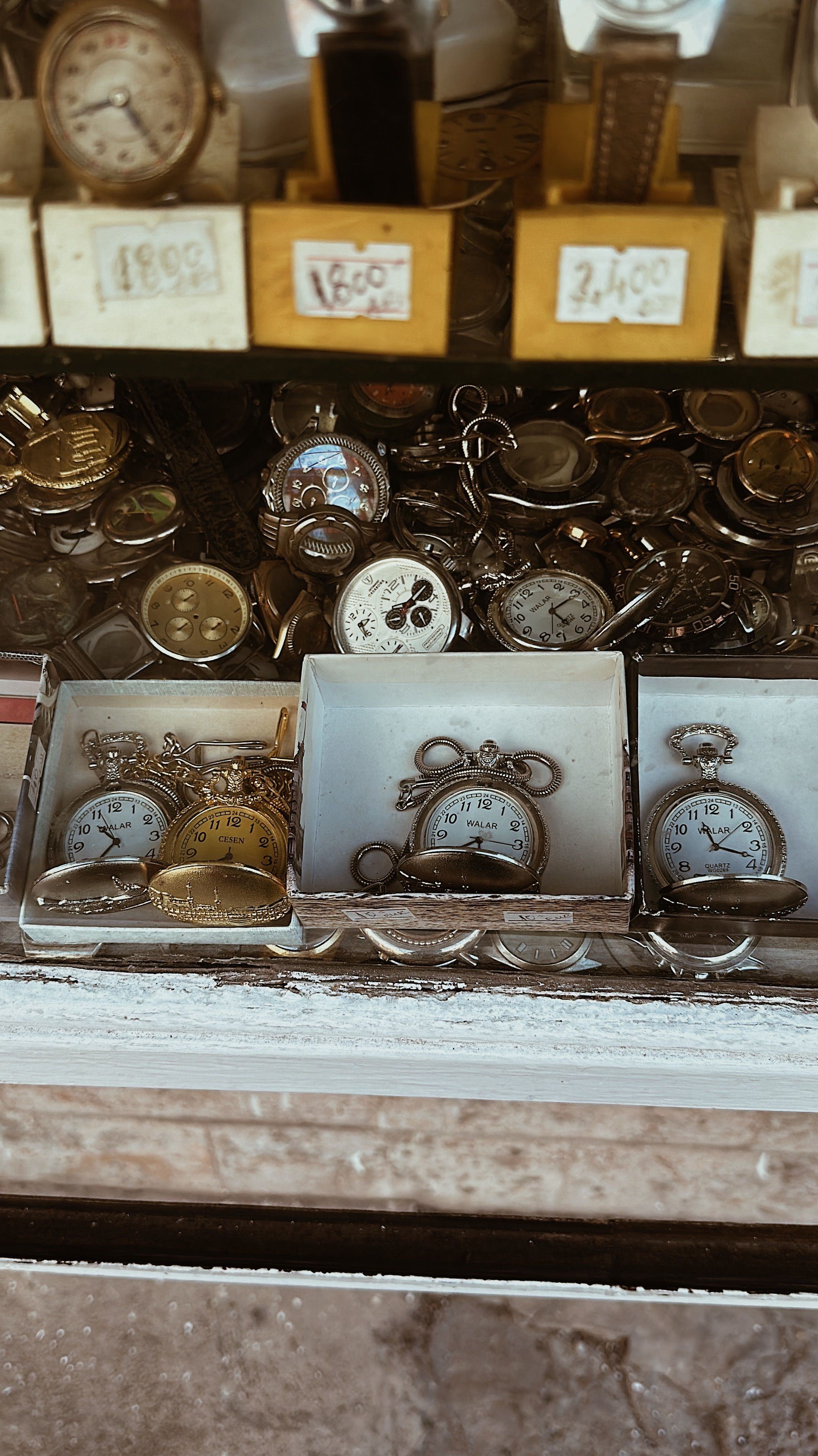 Vintage Pocket Watches Display at Antique Shop · Free Stock Photo