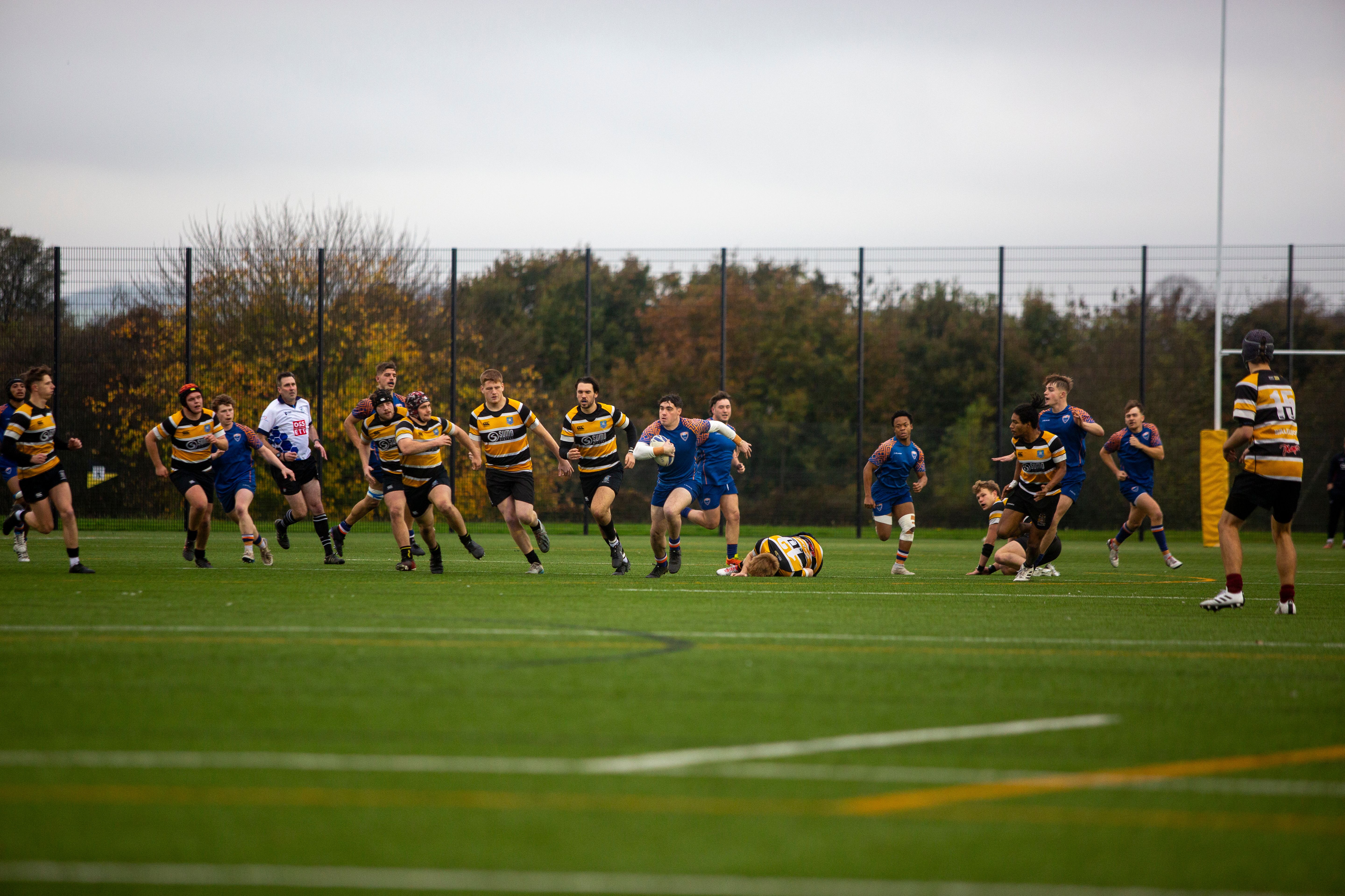 Intense Men’s Rugby Match on Green Field · Free Stock Photo