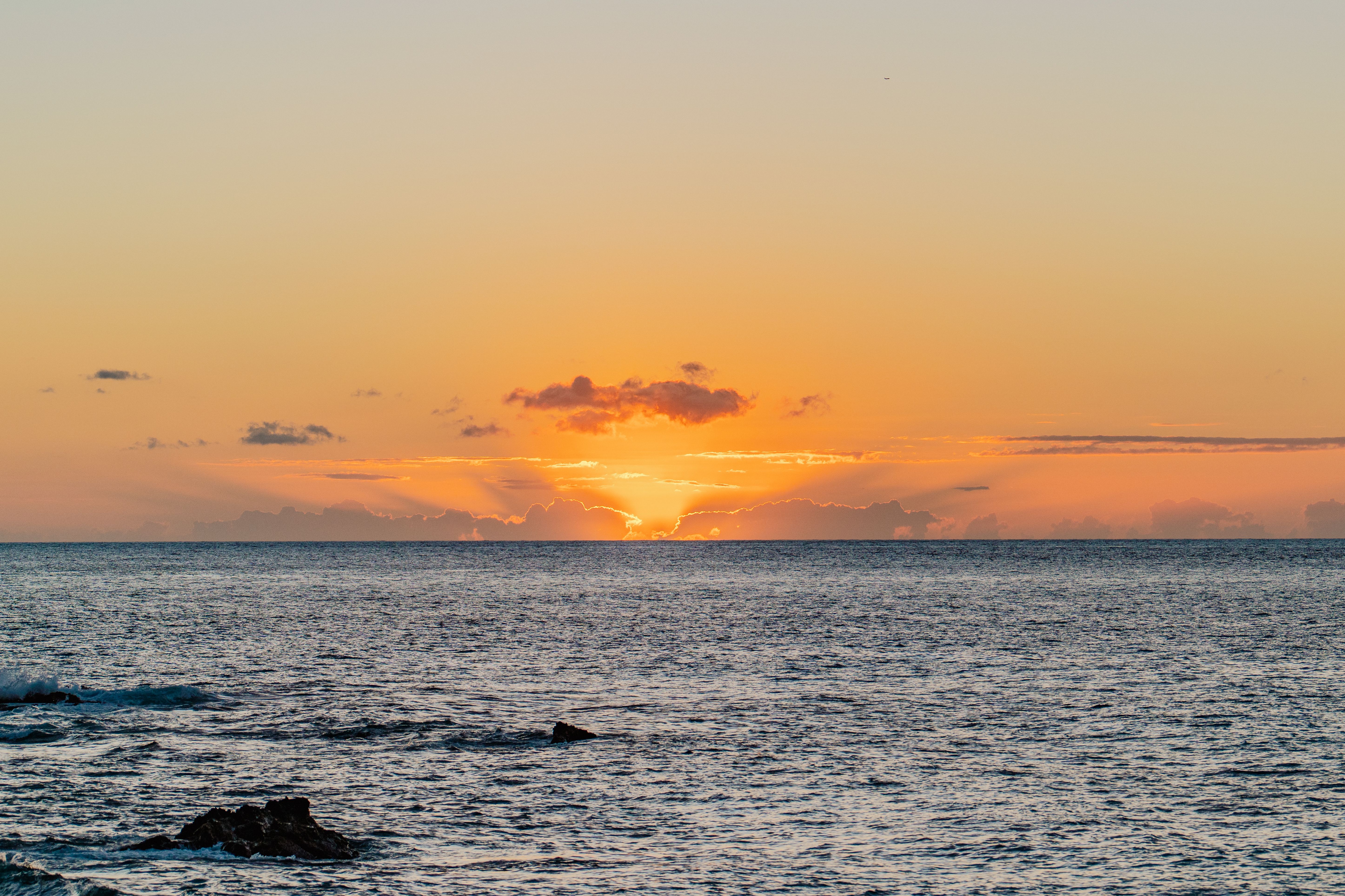 Stunning Hawaii Sunset Over Pacific Ocean · Free Stock Photo